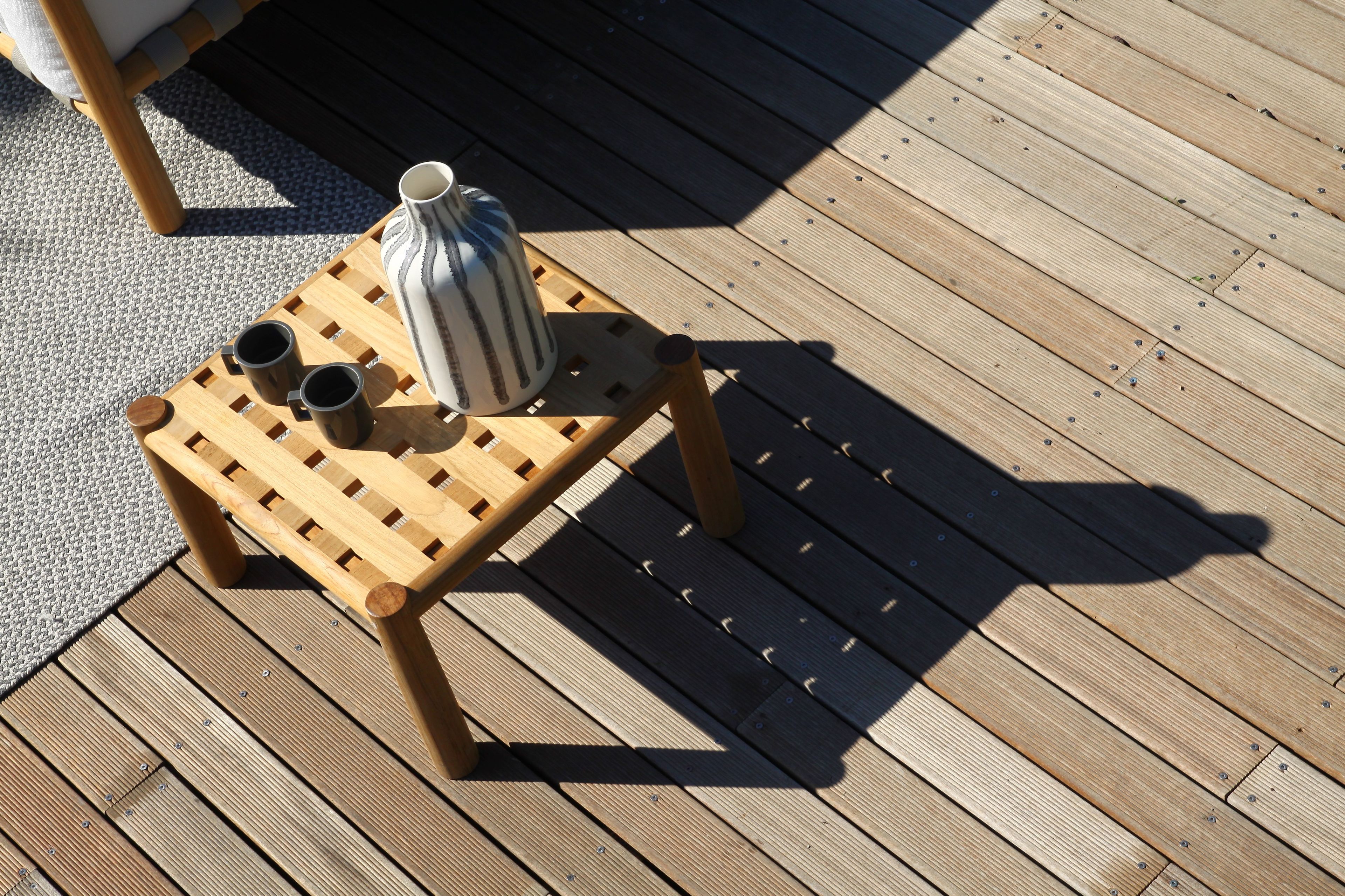 PEVERO Low square teak garden side table By Unopiù