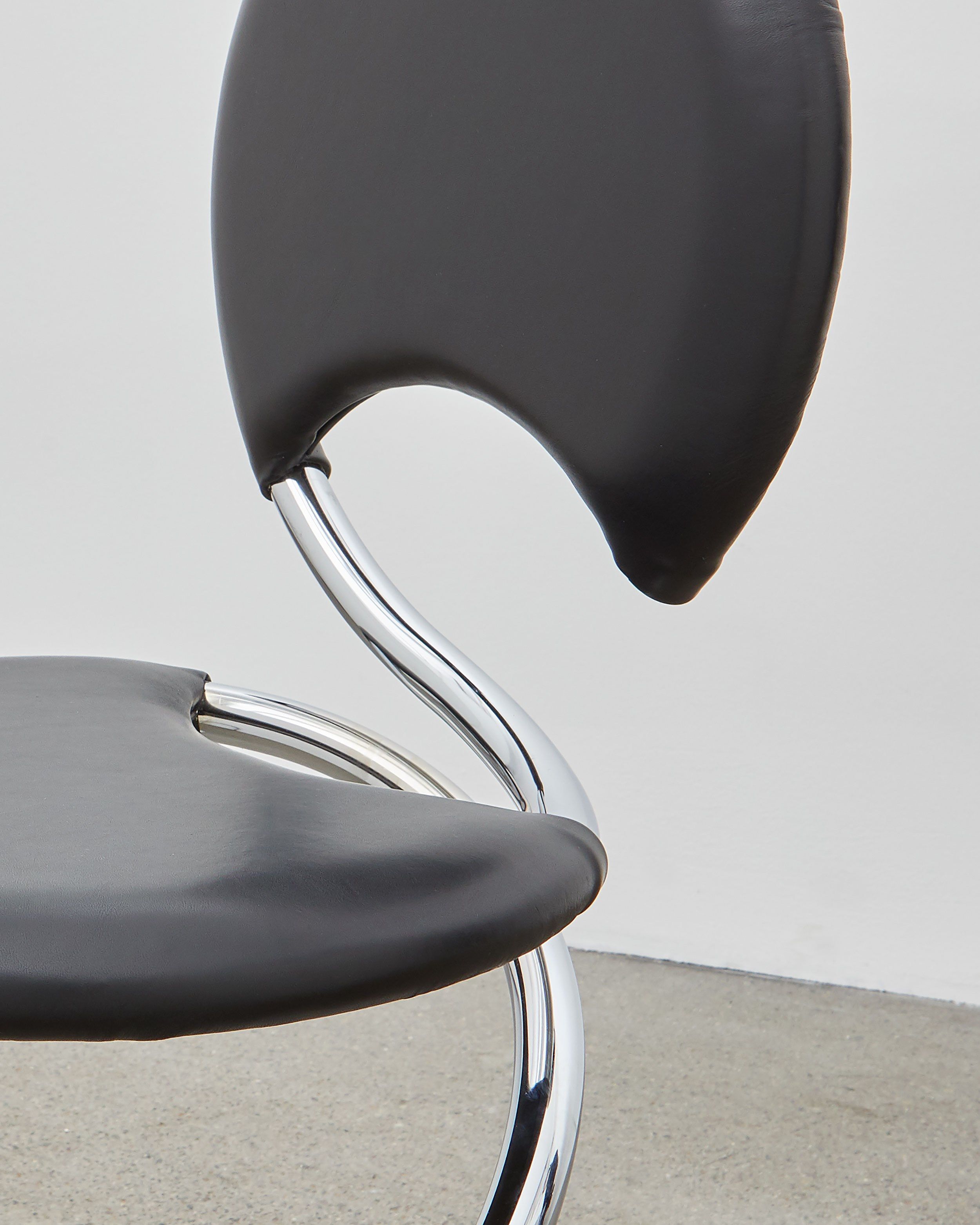 PH SNAKE CHAIR | Leather chair By PH Furniture & Pianos design Poul ...