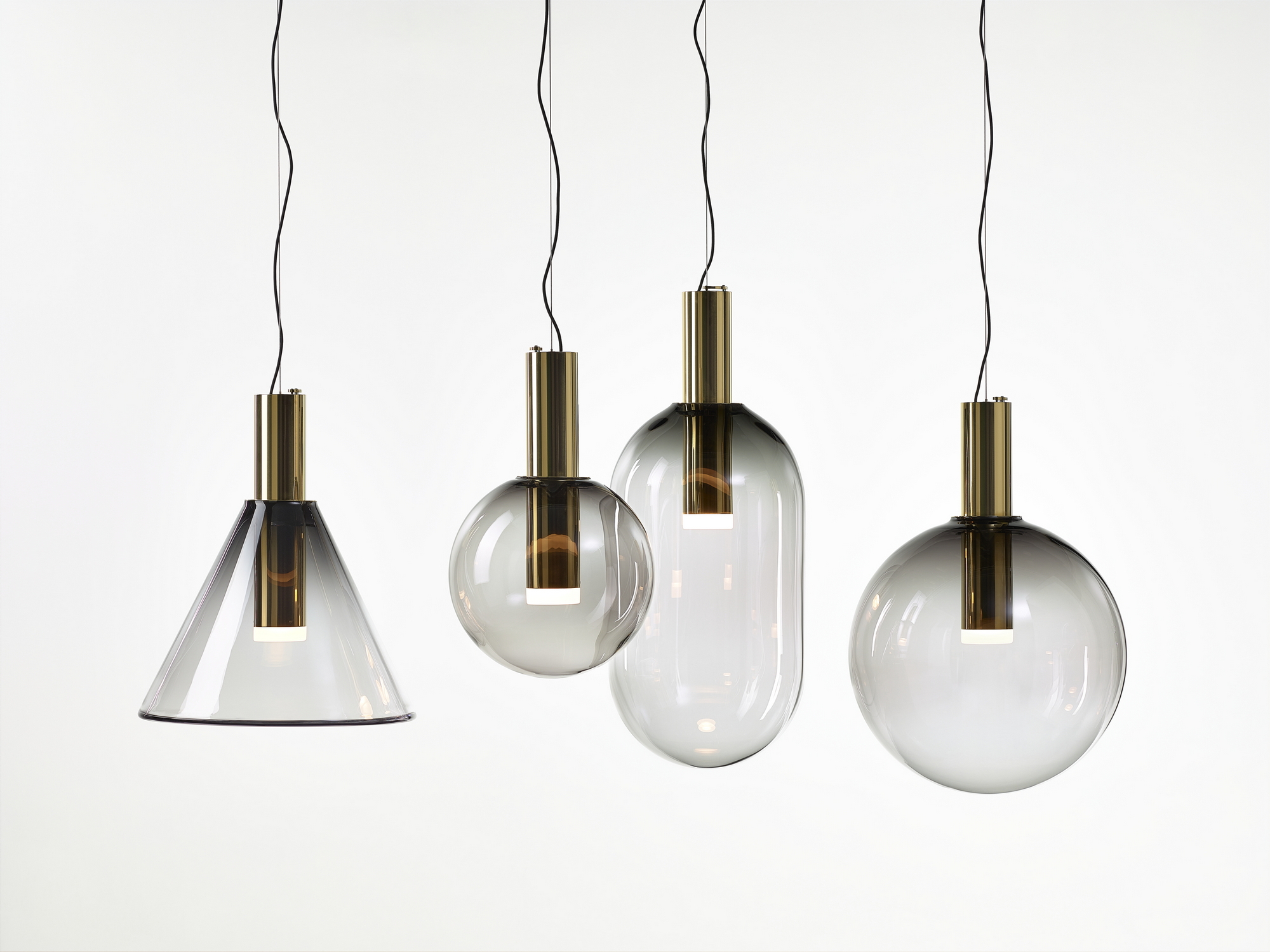 PHENOMENA | Blown glass pendant lamp By bomma design DECHEM Studio