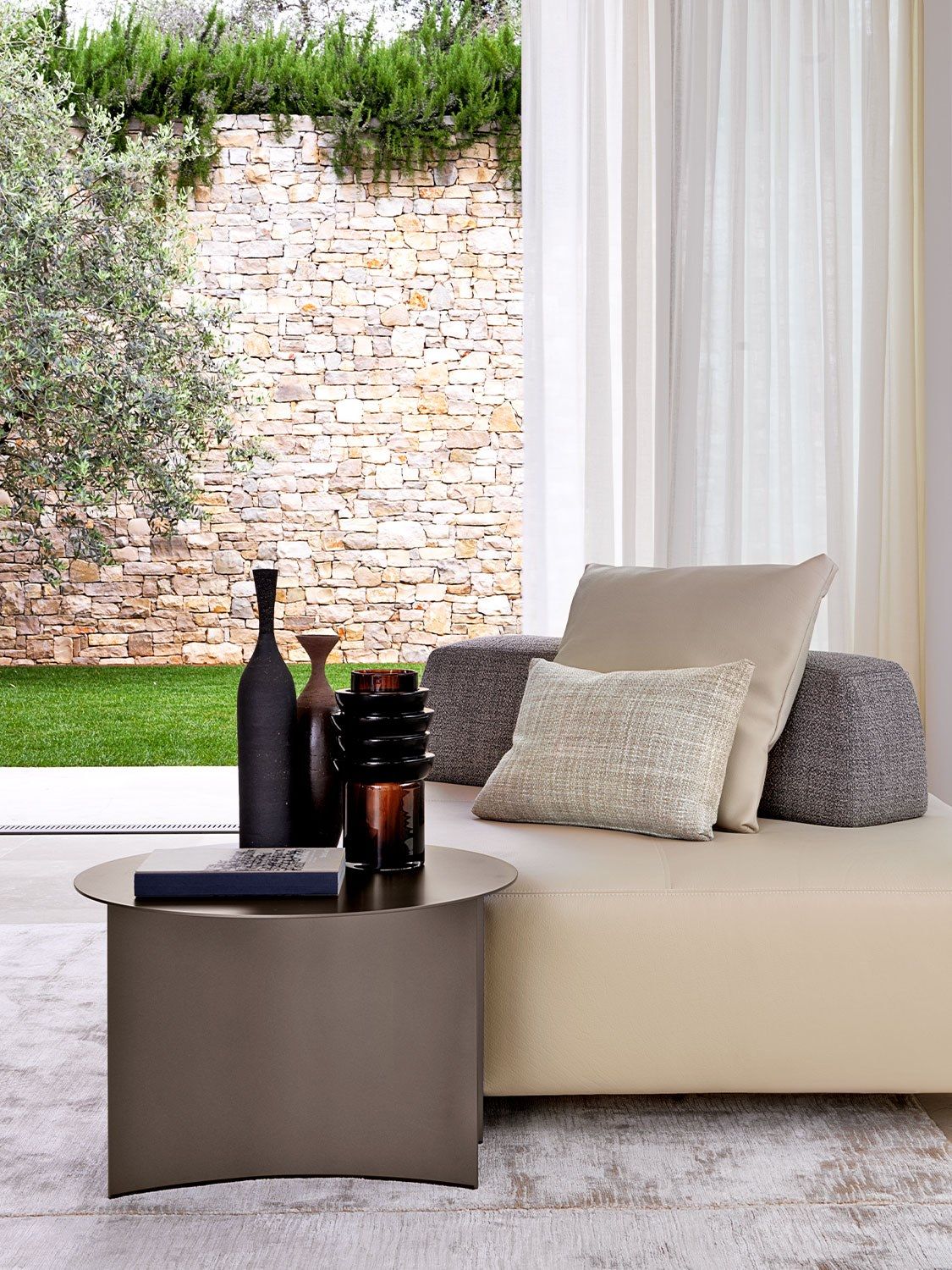 PIERRE Round metal coffee table By Flou