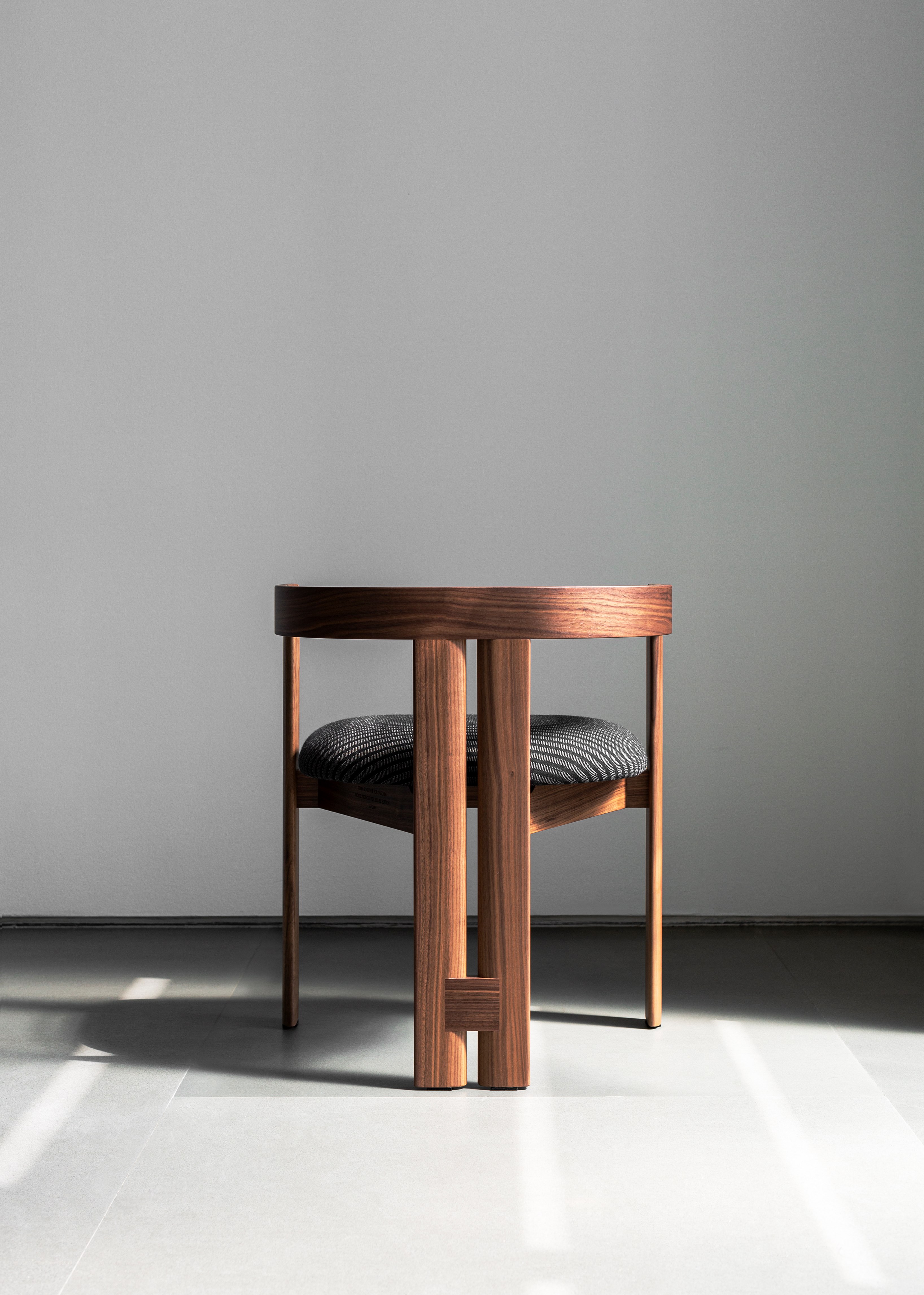 PIGRECO Wooden chair with integrated cushion By Tacchini | design Tobia ...