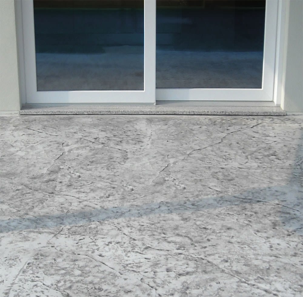 Low-thickness stamped concrete PLAM STAMPABLE OVERLAY By Isoplam