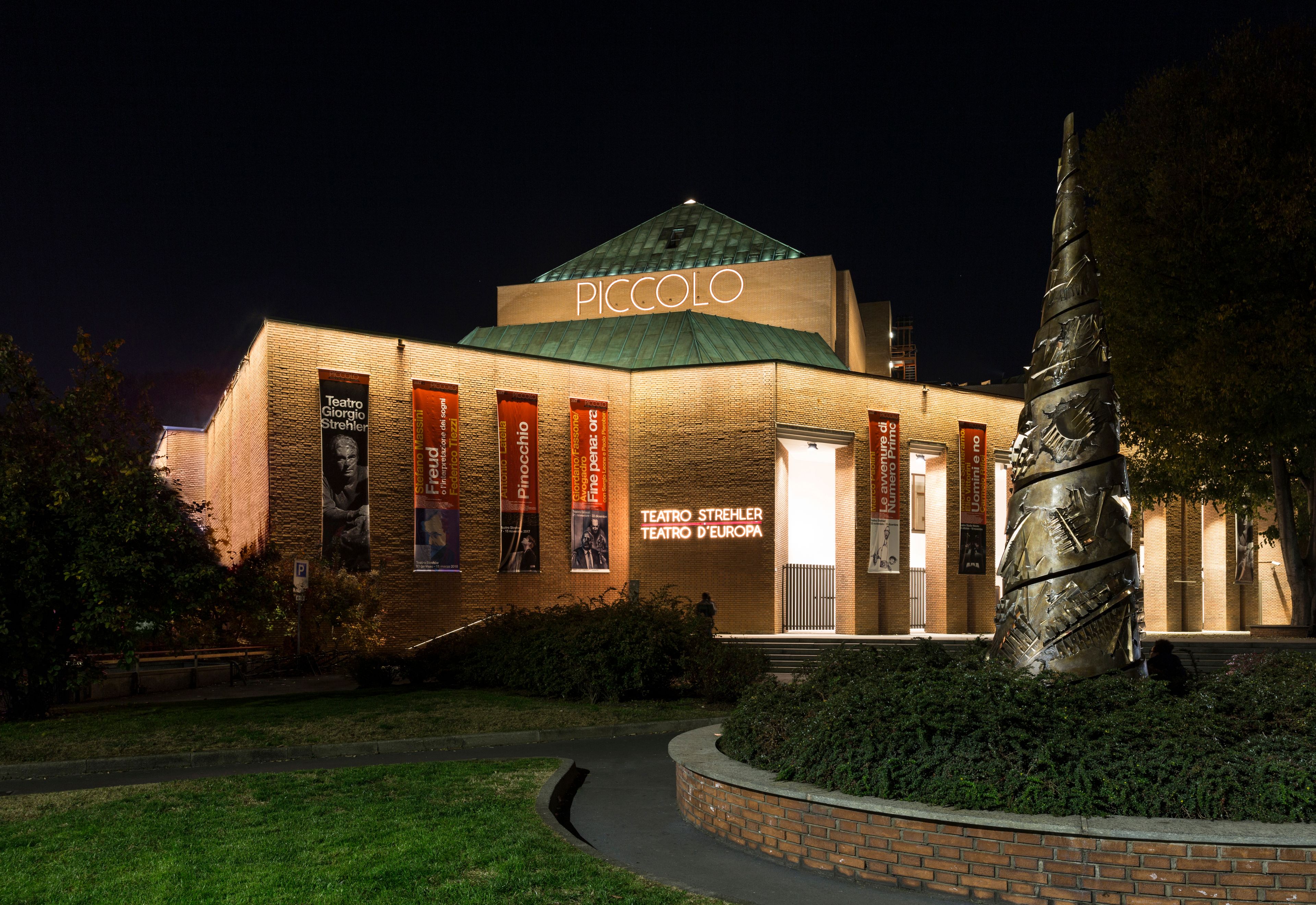 PLATEA PRO | Outdoor floodlight Platea Pro Collection By iGuzzini ...