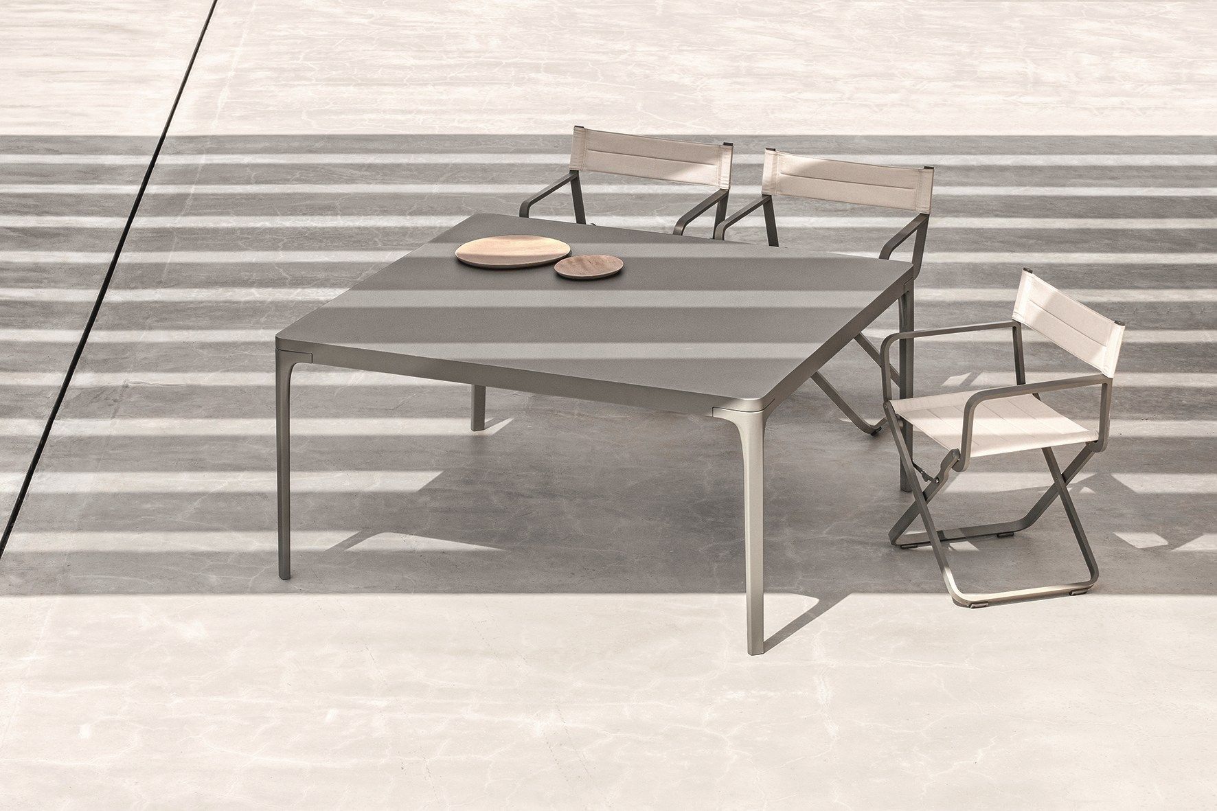 PLAY Square porcelain stoneware garden table By Ethimo