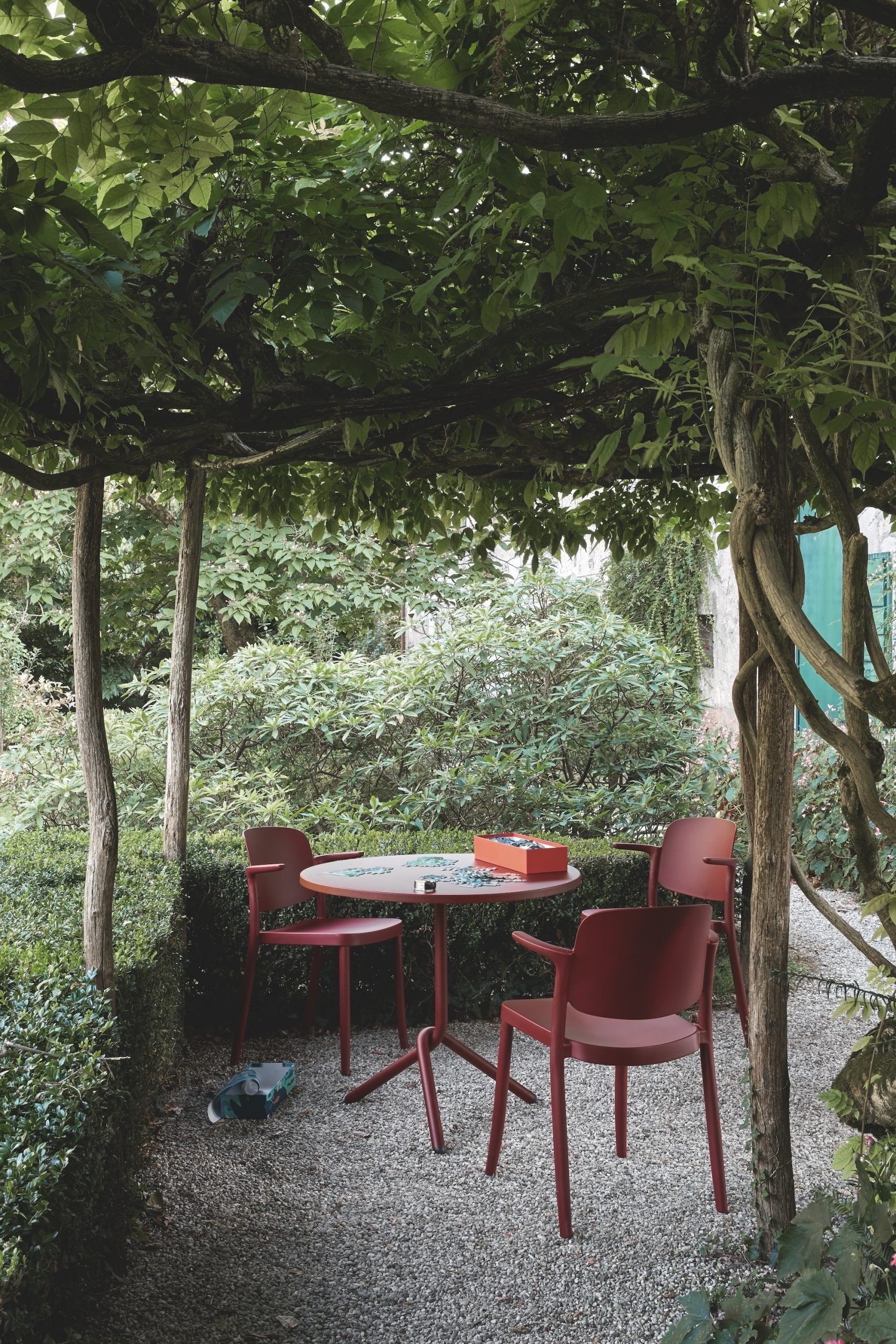 PLAZA | Chair with armrests Plaza Collection By Jes