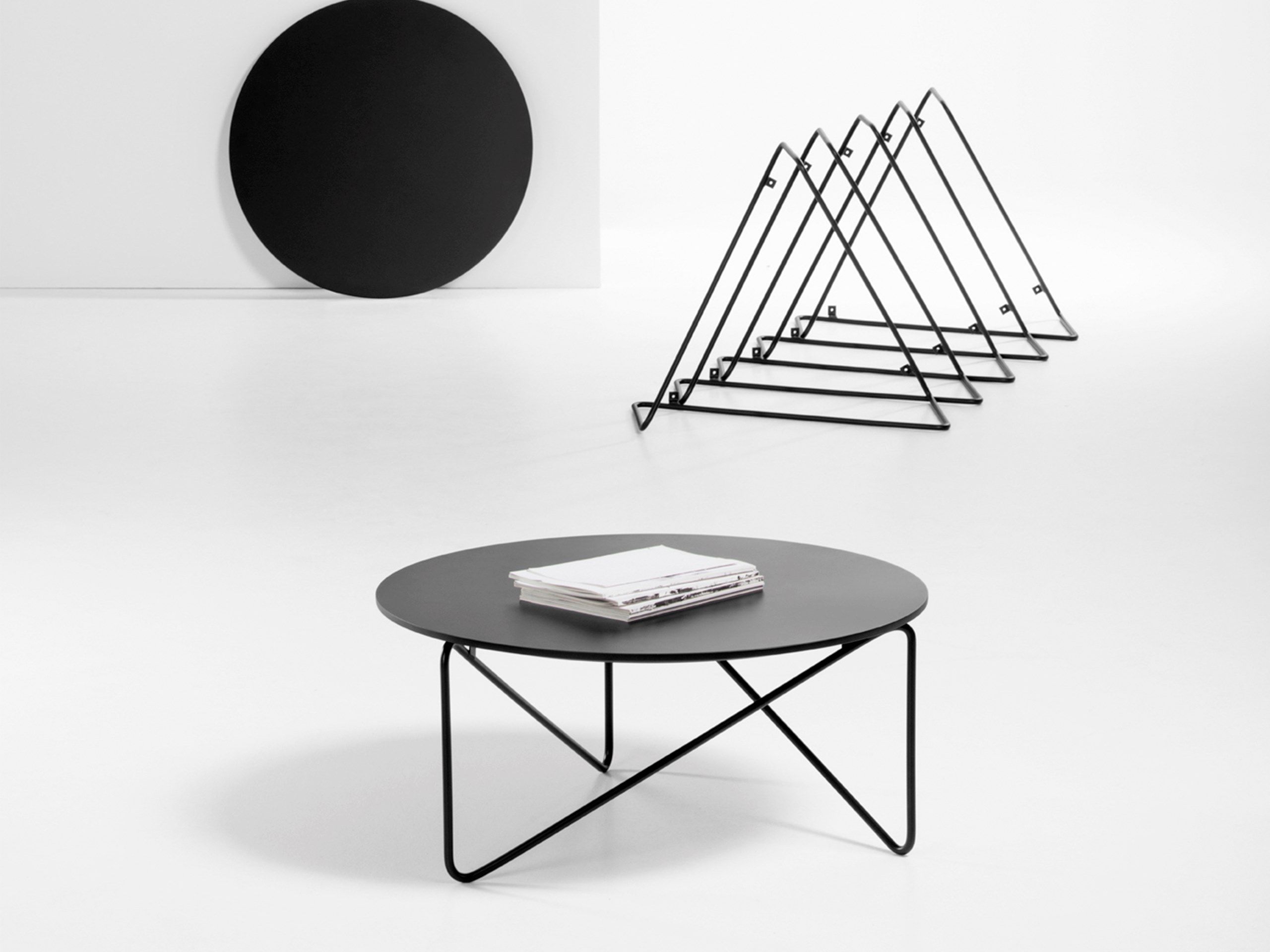 POLYGON Coffee table By prostoria | design Numen / For Use