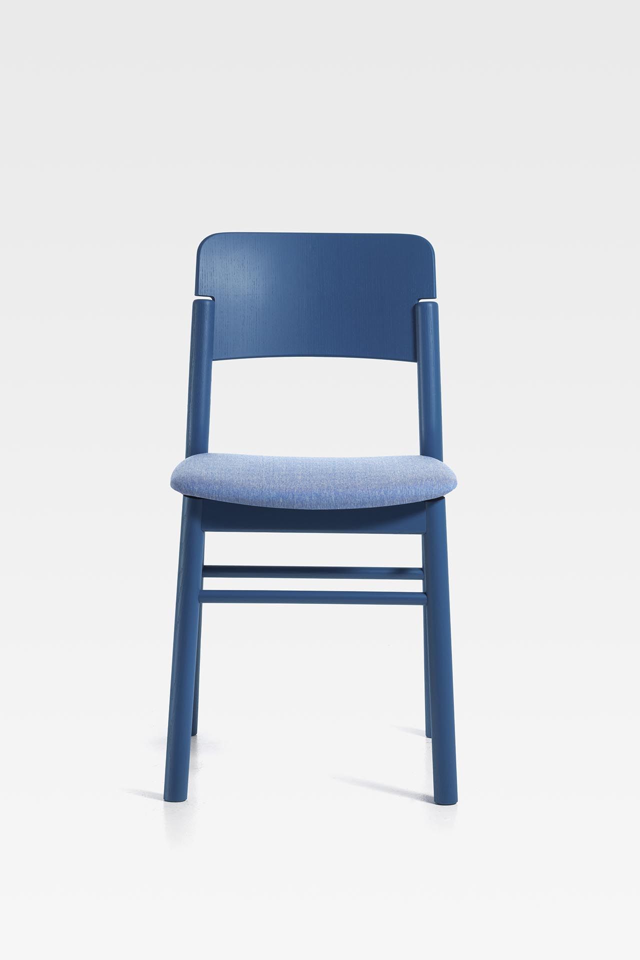 POP Wooden chair with integrated cushion By SIPA