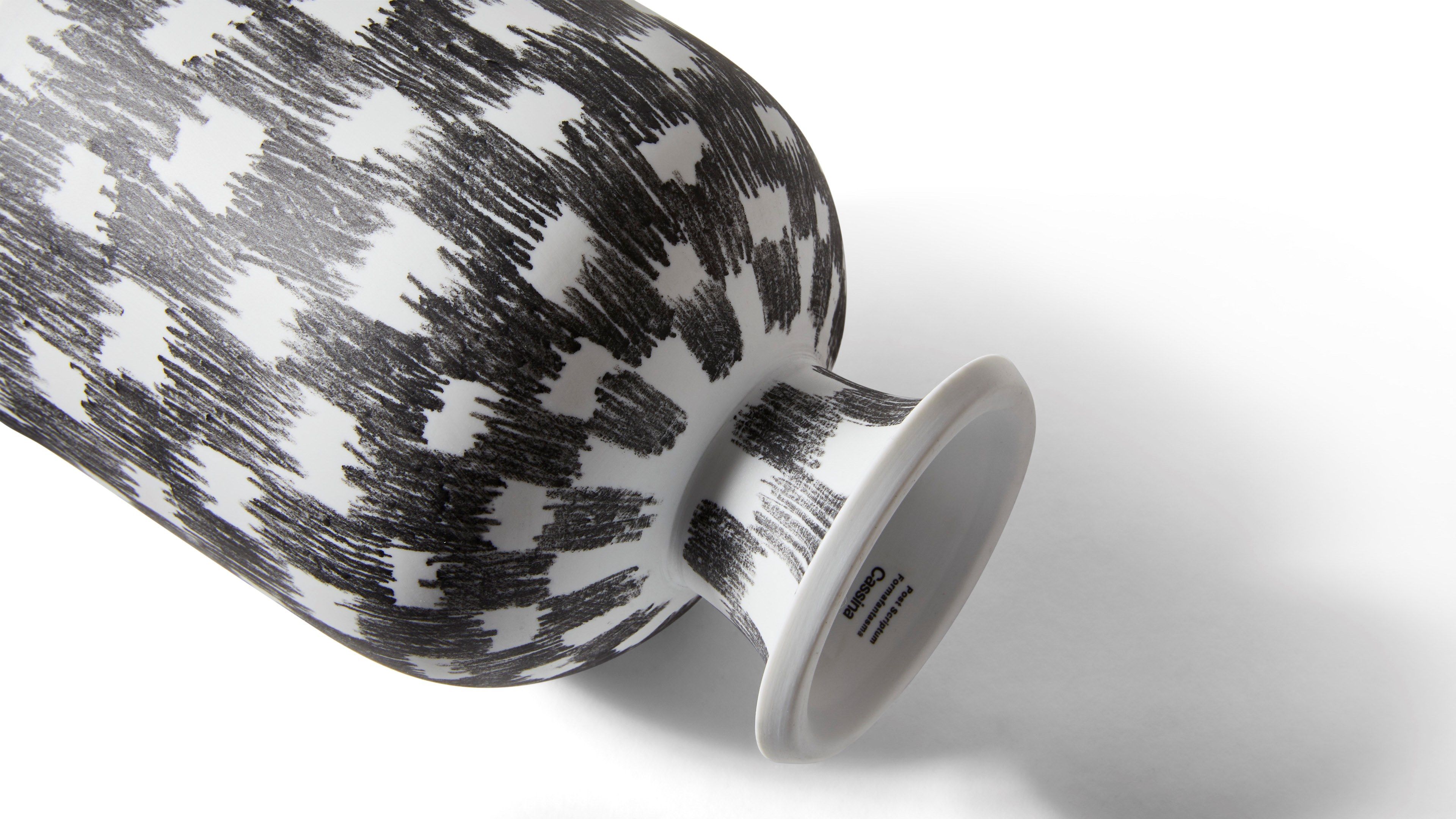 POST SCRIPTUM Runder Vase aus Porzellan By Cassina | design Formafantasma