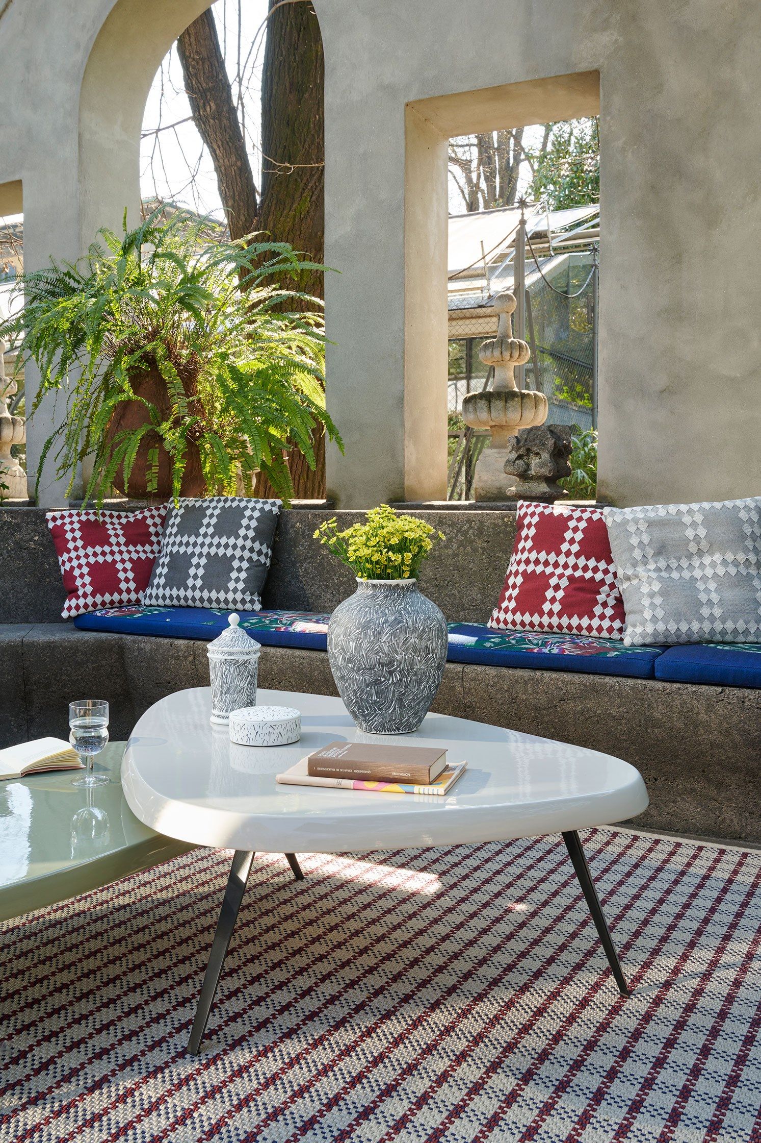 POST SCRIPTUM Round porcelain vase By Cassina | design Formafantasma