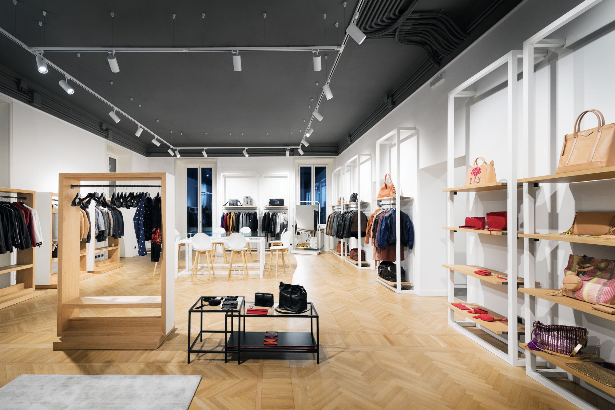 POUND LED powder coated aluminium track-Light By Linea Light Group