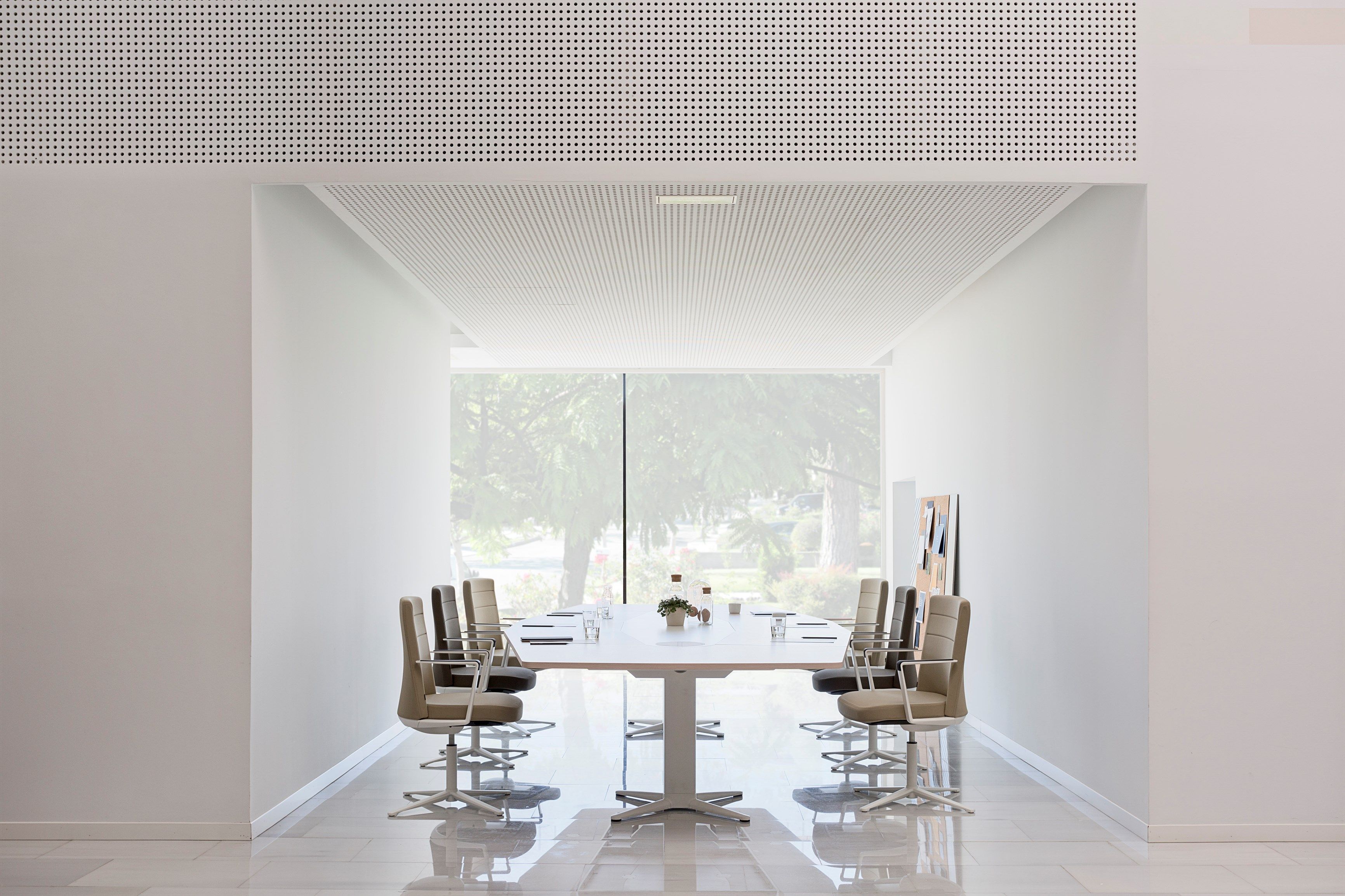 POWER | Meeting table Power Collection By ACTIU design Javier Cuñado