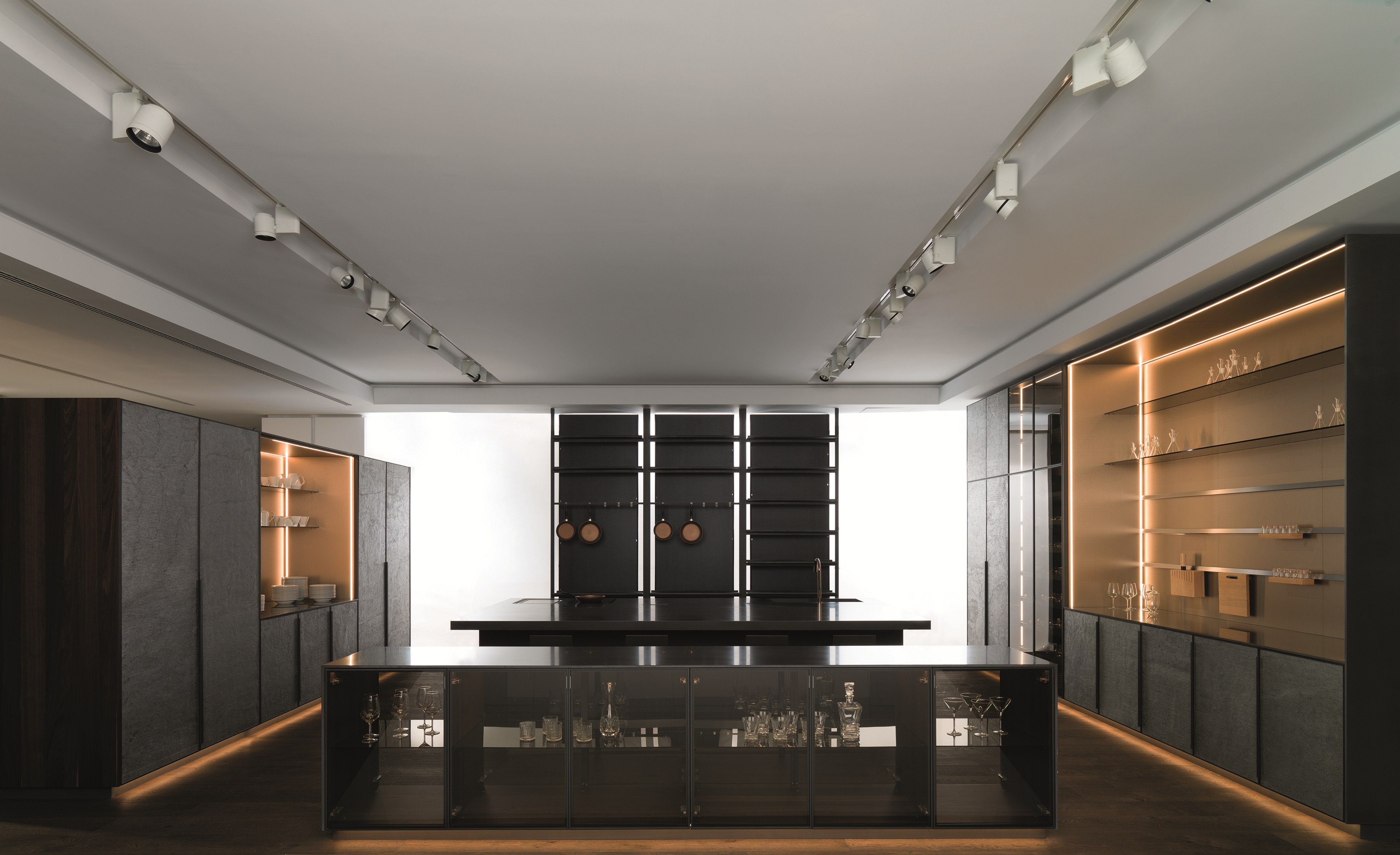 Cocina de roble con isla PREMIUM ROBLE By GAMADECOR diseño Ramón Esteve