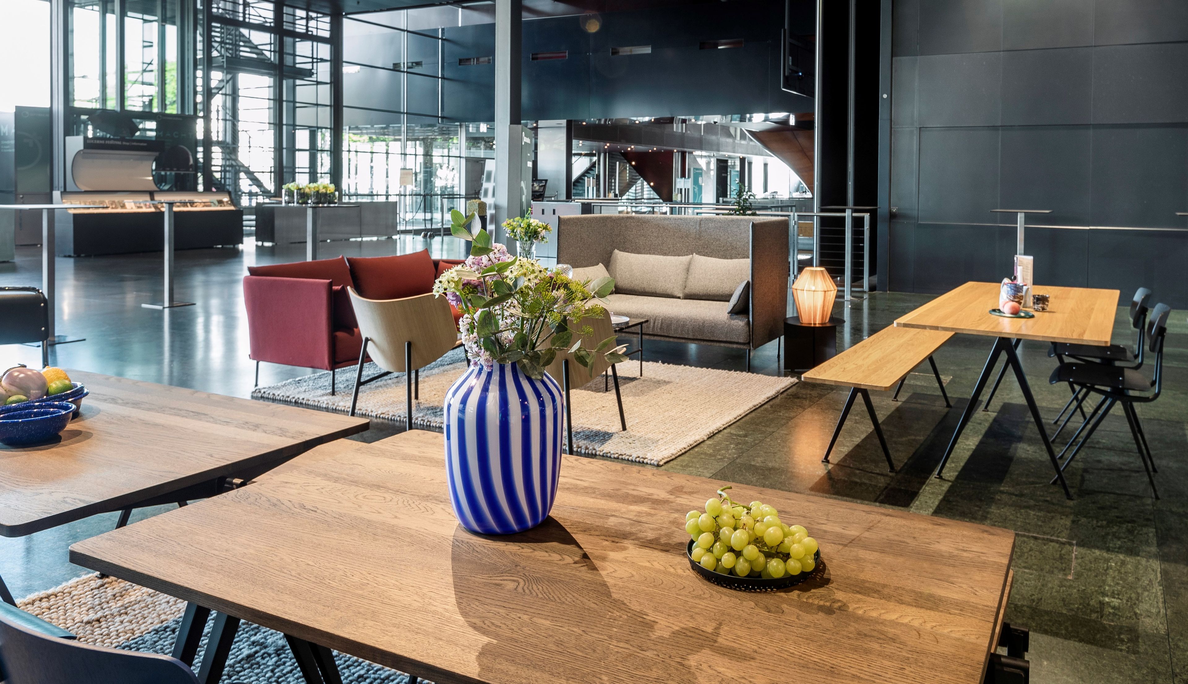 PYRAMID TABLE 02 Table By Hay