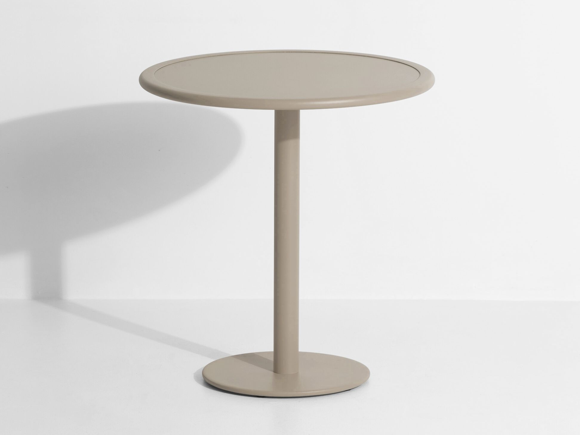 WEEK-END Round powder coated aluminium garden table By Petite Friture ...