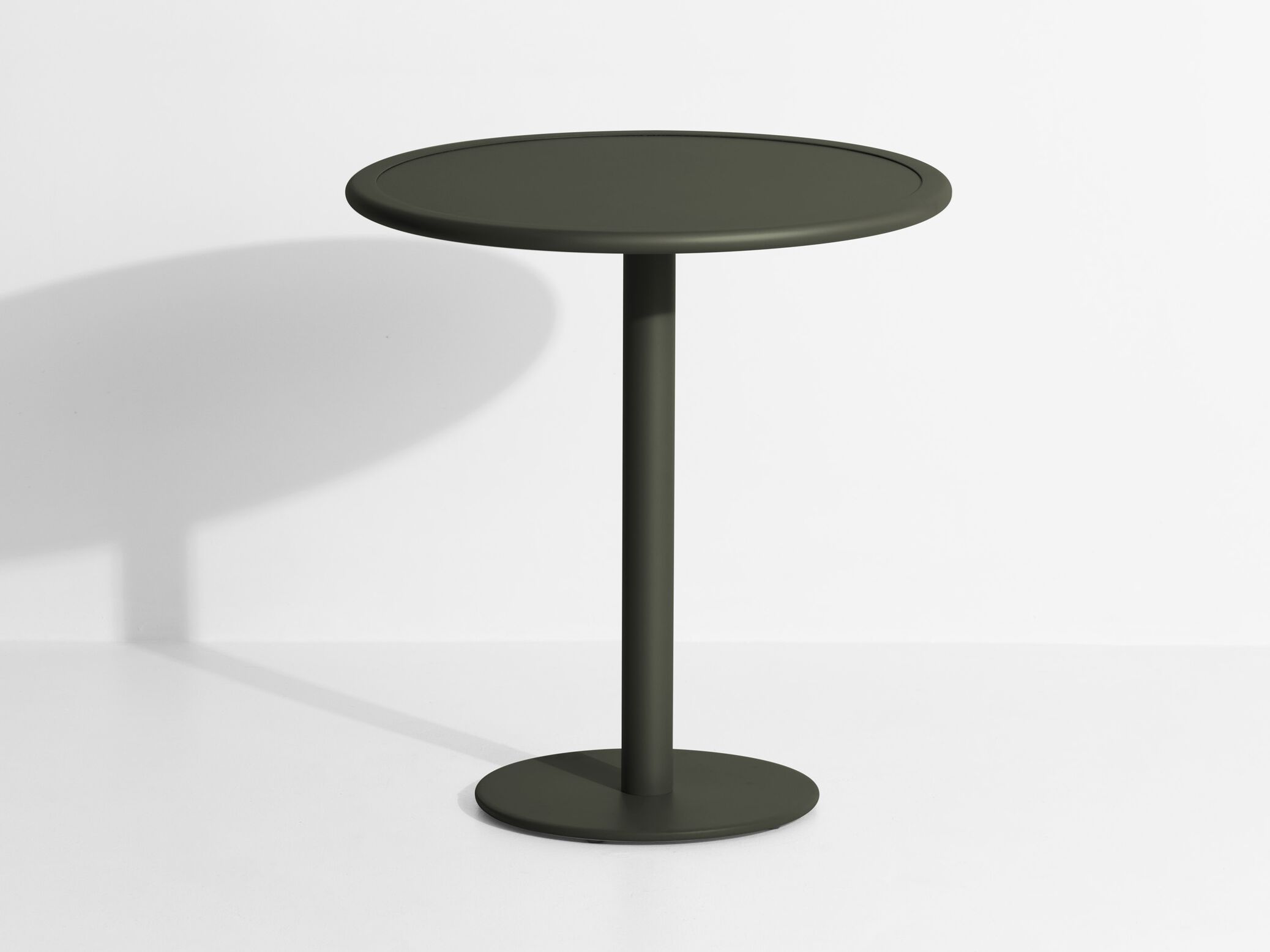WEEK-END Round powder coated aluminium garden table By Petite Friture ...