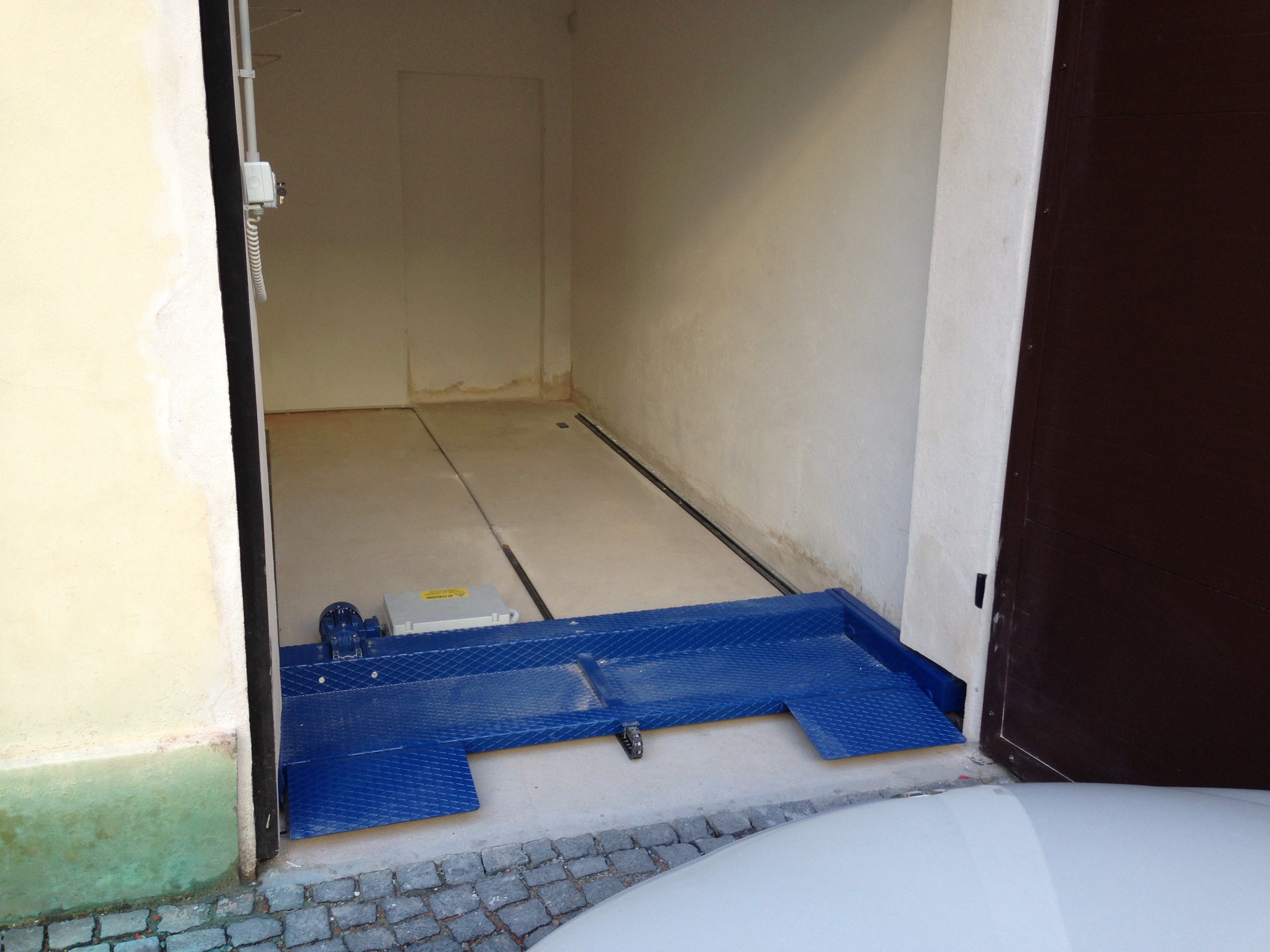 Rotating, moving platform for car Piattaforma a trazione By GREEN PARK