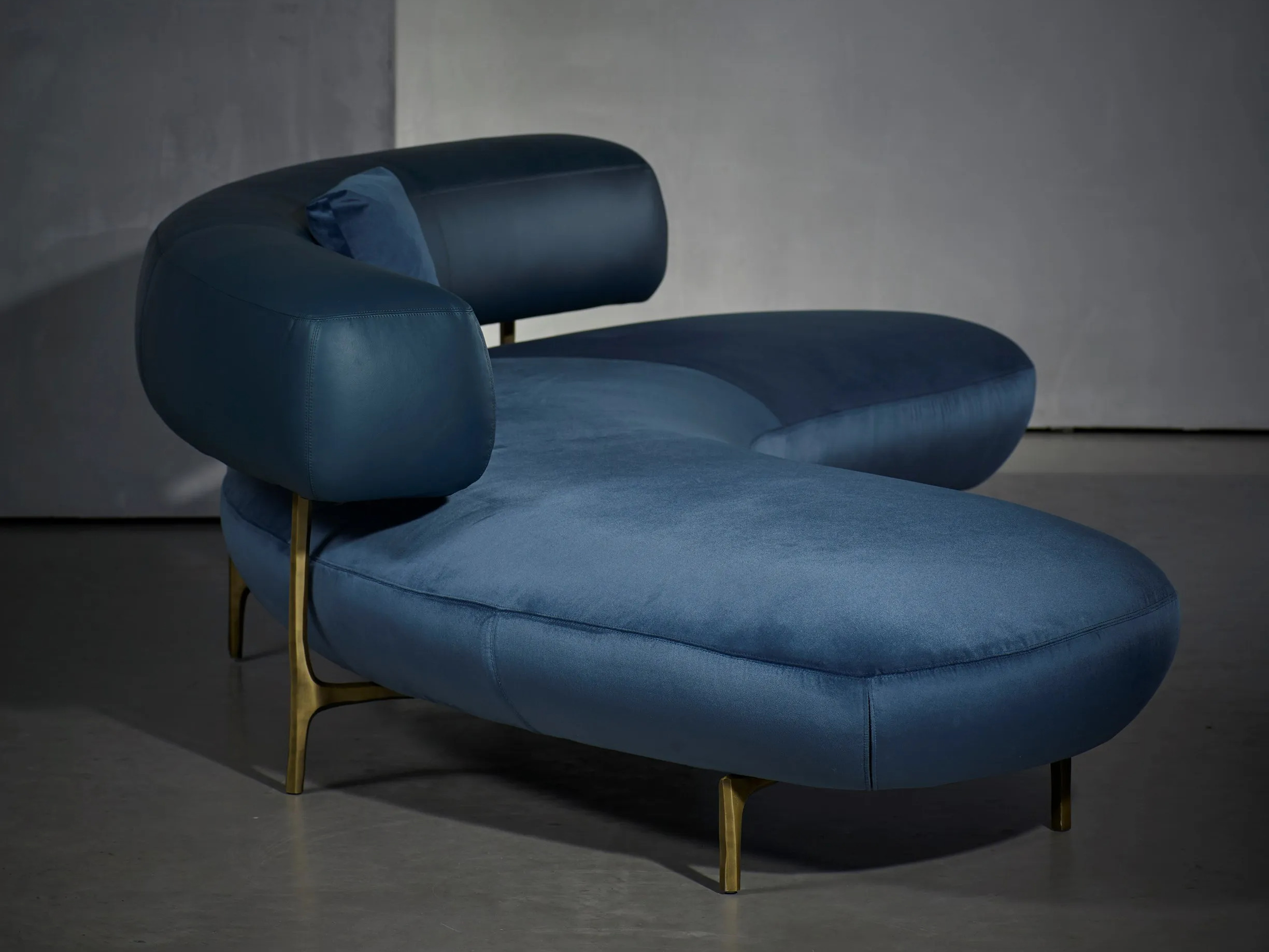 ELLA LIVING Curved fabric sofa By Piet Boon | design Piet Boon