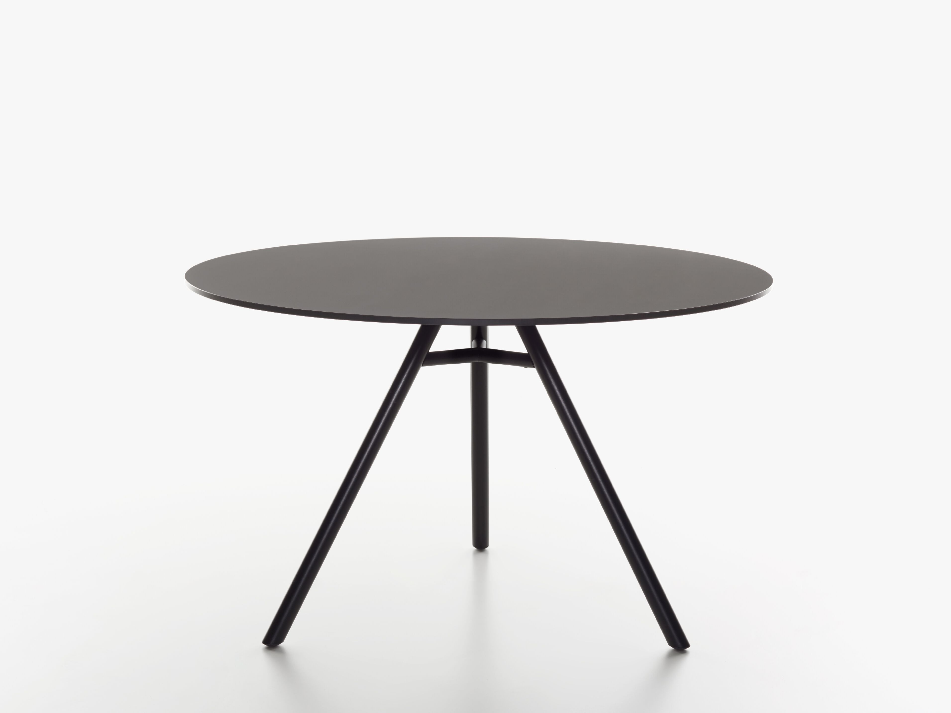 MART Round table with HPL top By Plank | design Plank Lab
