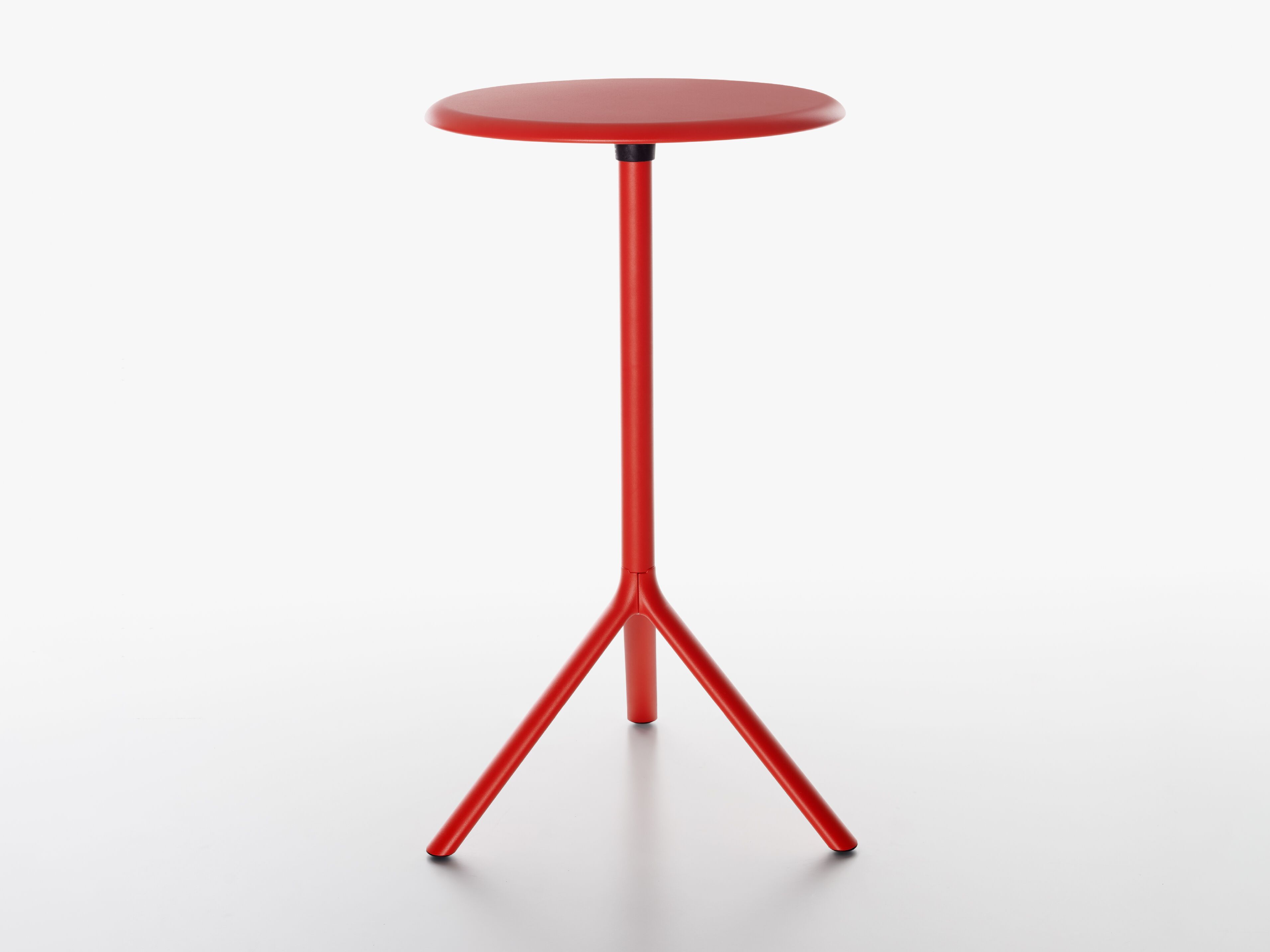 MIURA Round powder coated aluminium high table By Plank | design ...