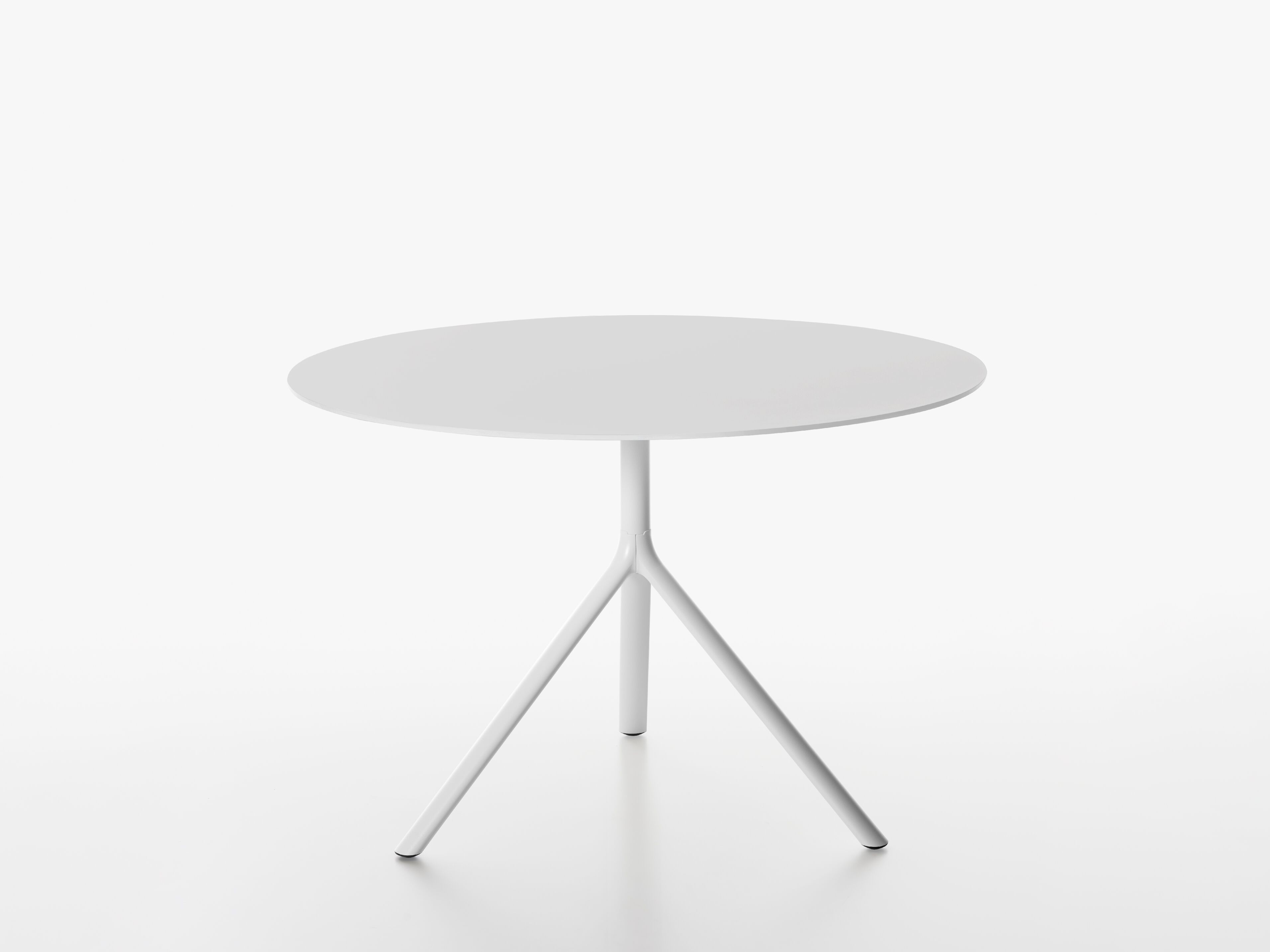 MIURA Round table By Plank | design Konstantin Grcic