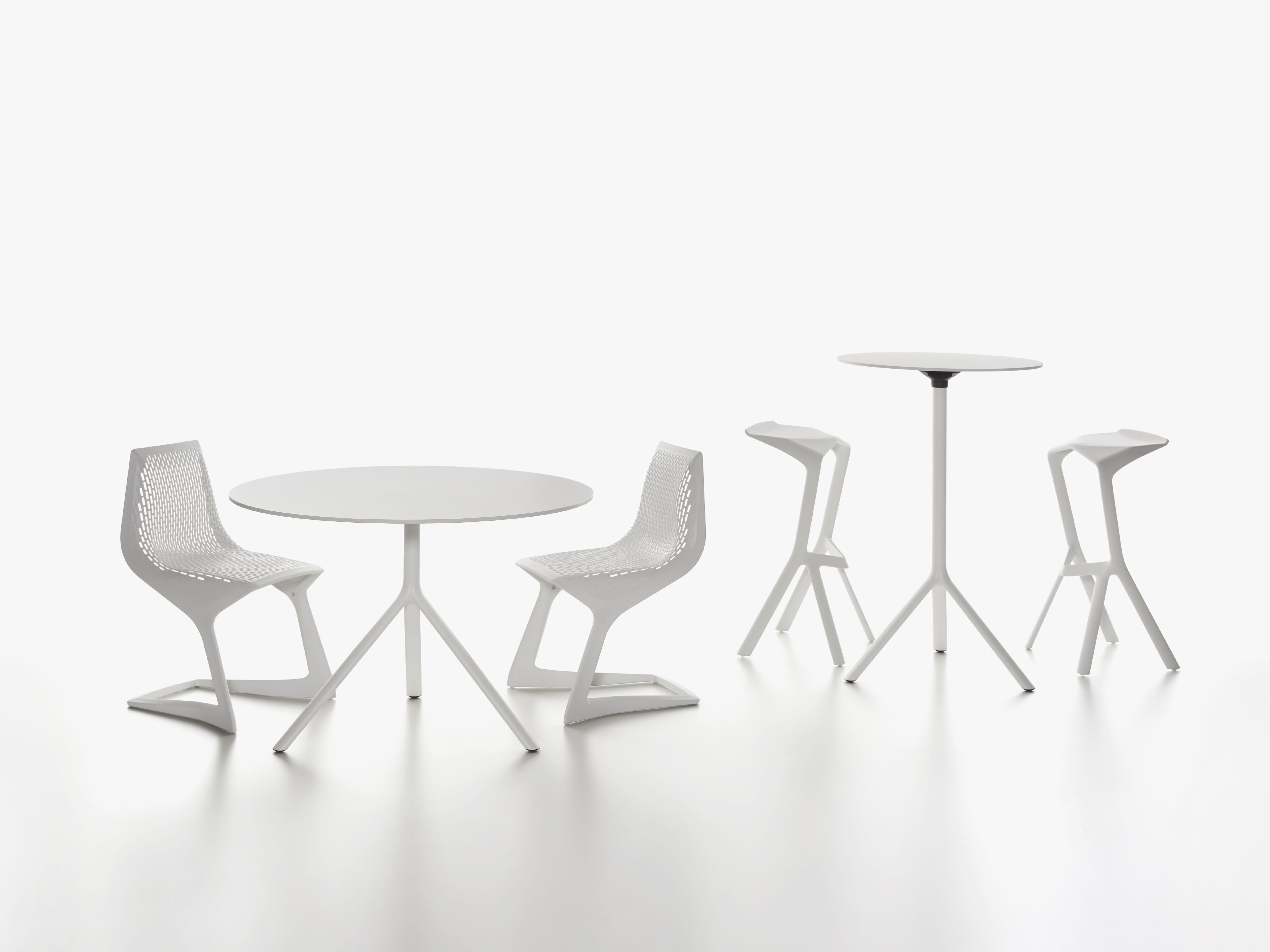 MIURA Round table By Plank | design Konstantin Grcic