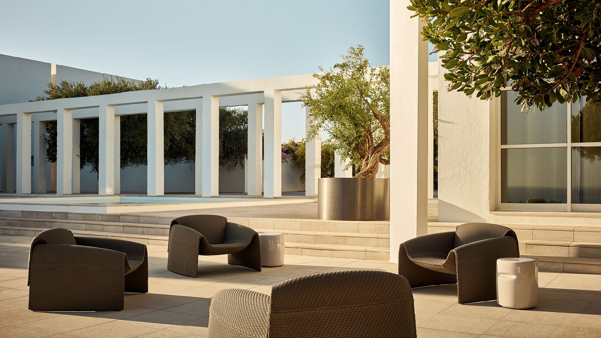 LE CLUB Garden armchair By Poliform