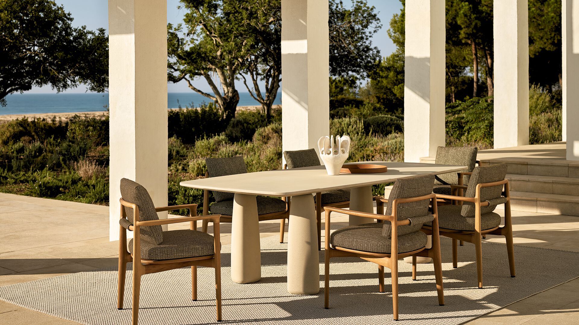 MONOLITH Cement garden table By Poliform