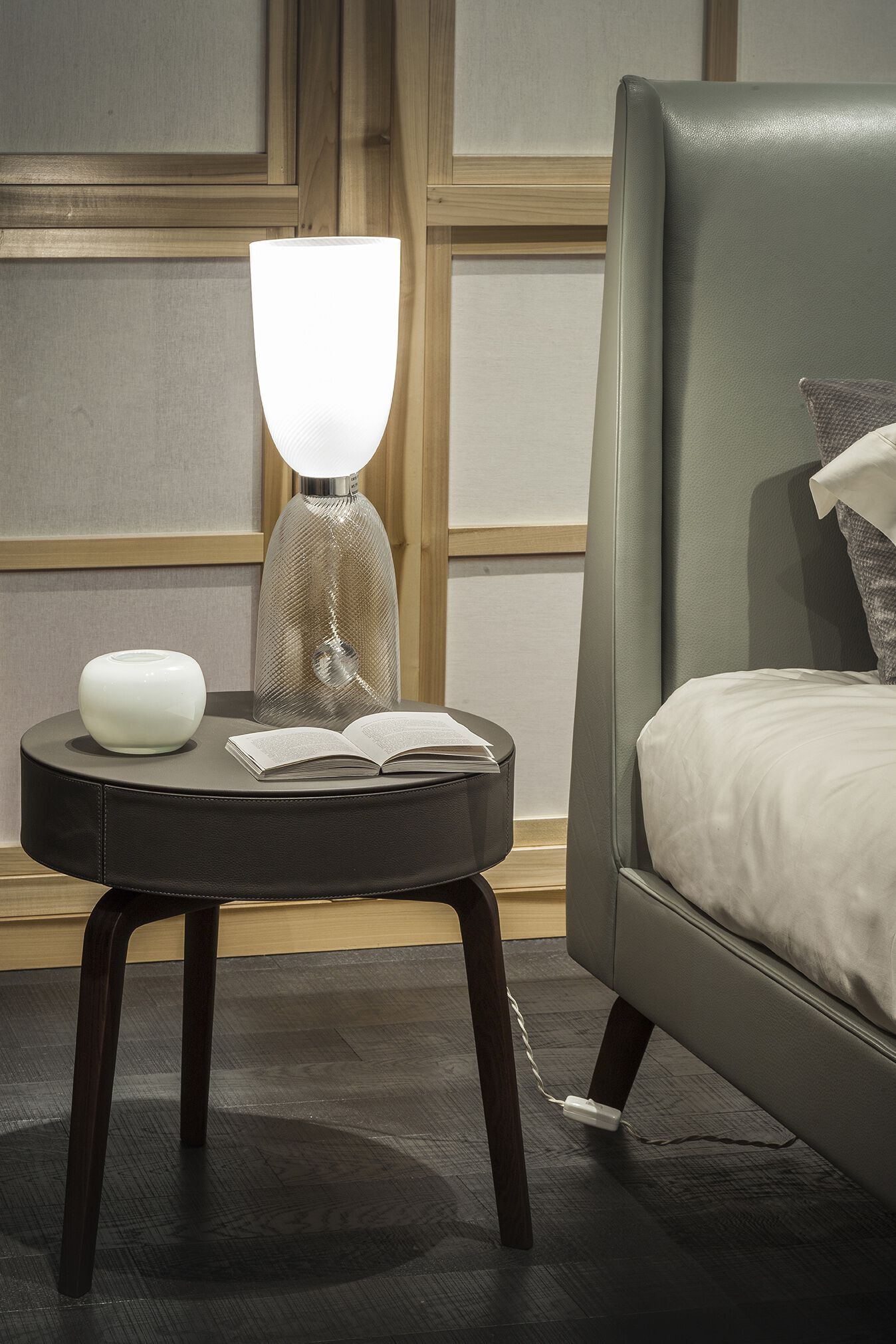 FIORILE Round leather coffee table By Poltrona Frau | design Roberto ...