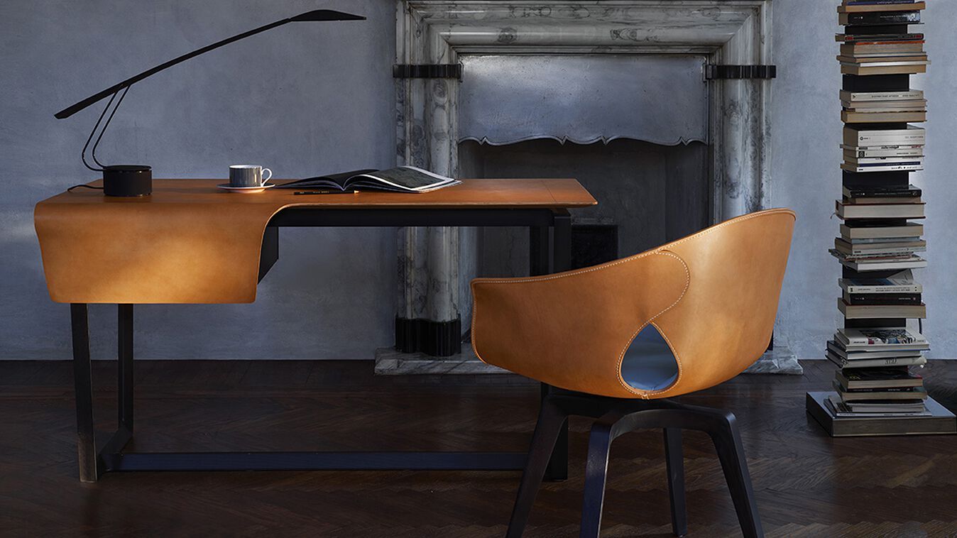 FRED Writing desk By Poltrona Frau | design Roberto Lazzeroni