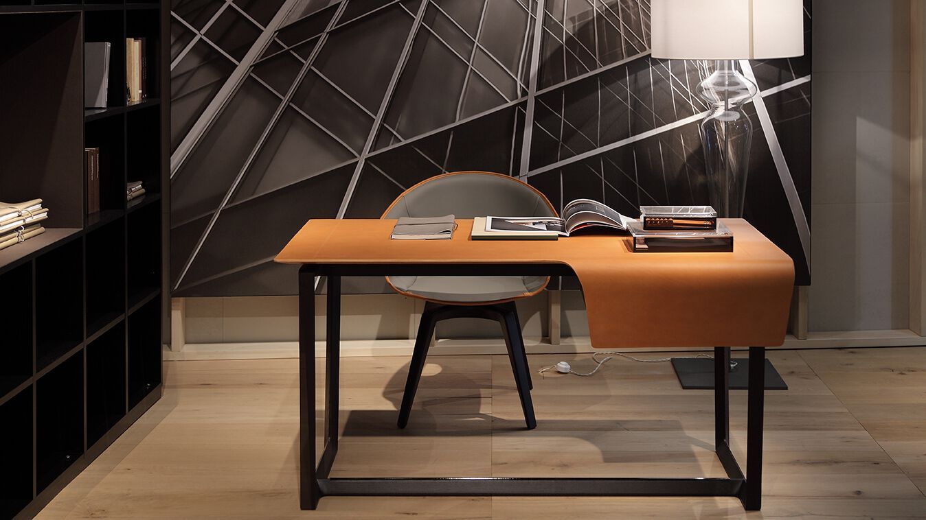 FRED Writing desk By Poltrona Frau | design Roberto Lazzeroni