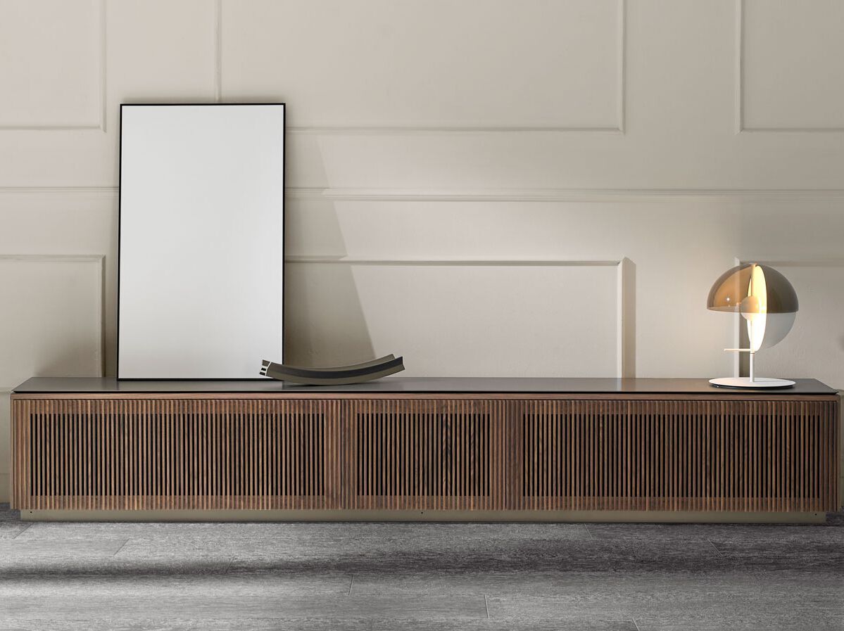 MALMÖ TECHNIC Buffet suspenso de madeira By Punt | design Mario Ruiz