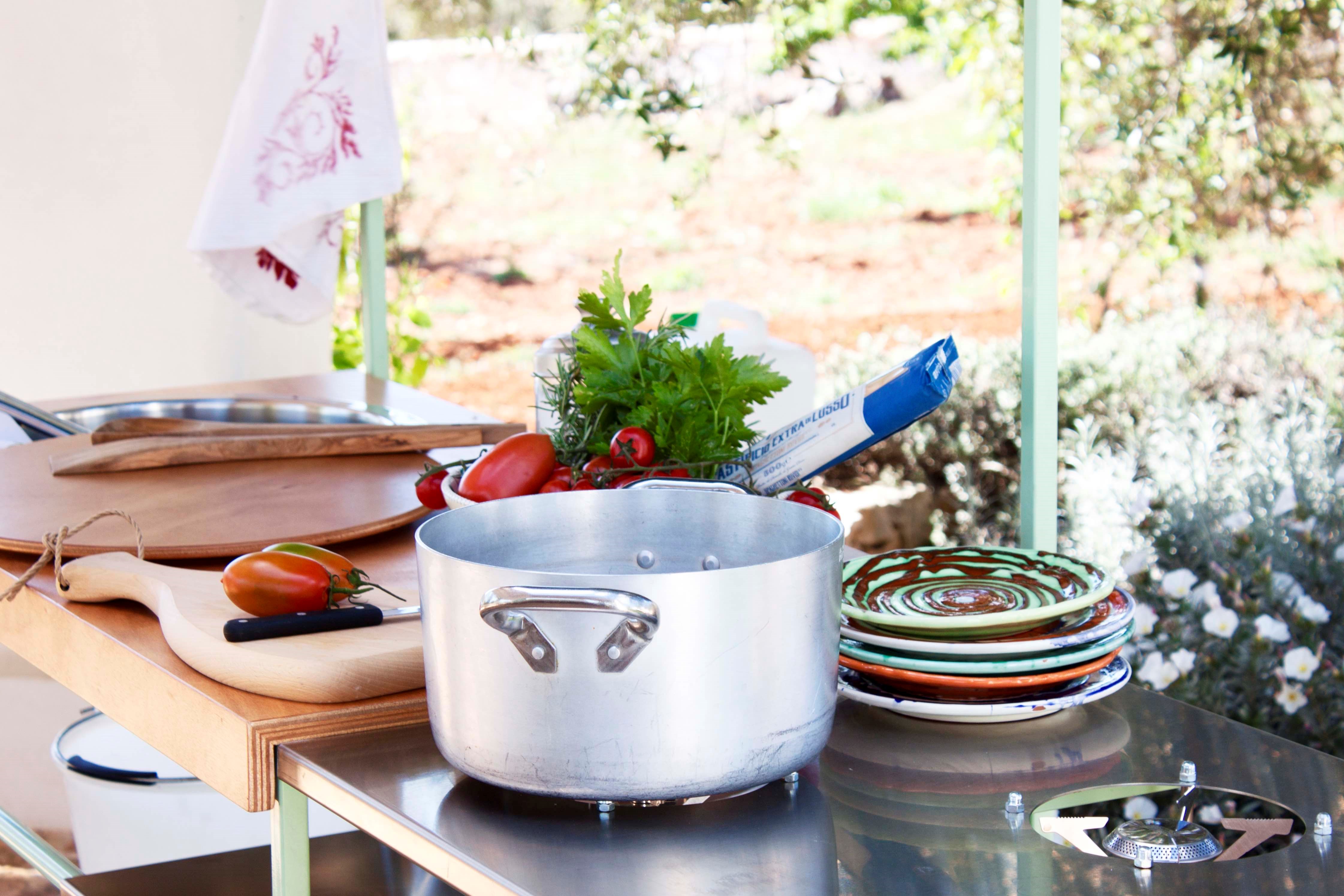 Q-CINA Mobile kitchen By Officine Tamborrino | design MoMAng