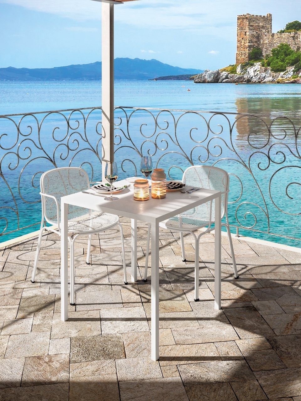 QU 600 Stackable powder coated steel table By COLOS | design R.D. Colos