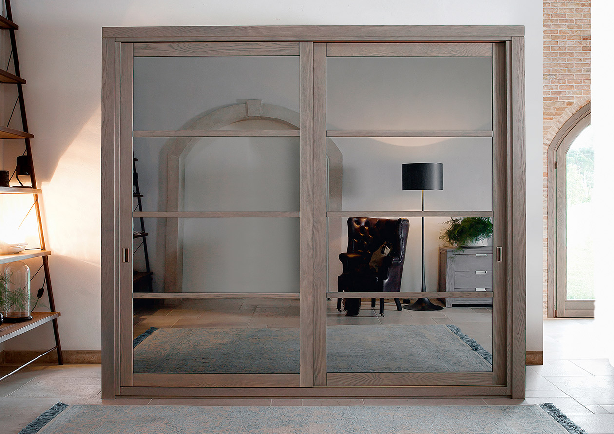 QUADRA Solid wood wardrobe with sliding doors By Devina Nais