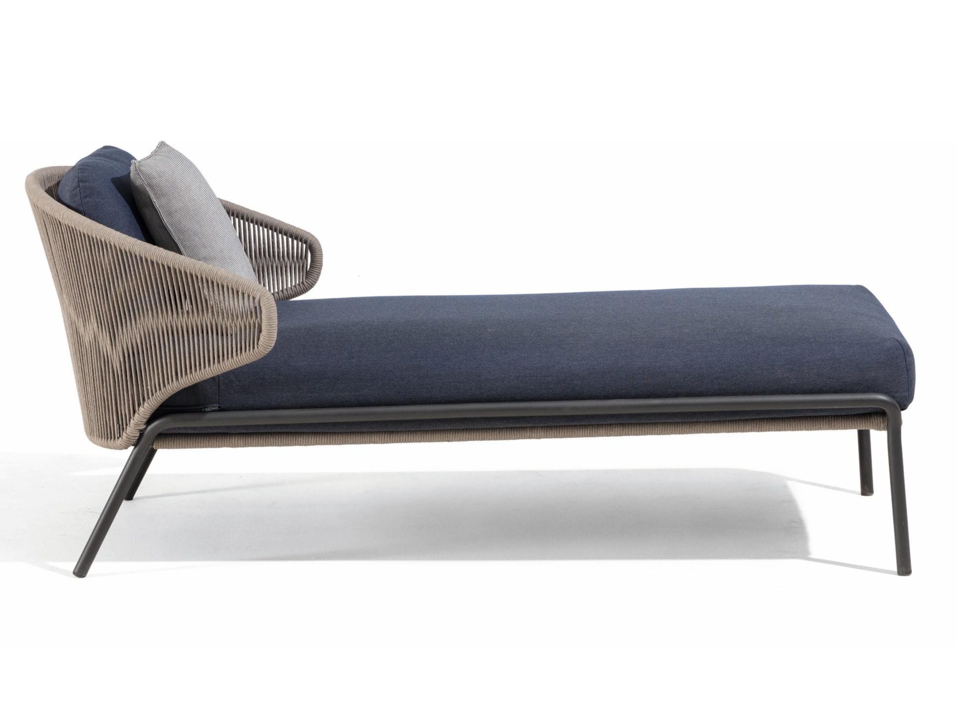 RADIUS | Garden daybed By MANUTTI design Stephane De Winter