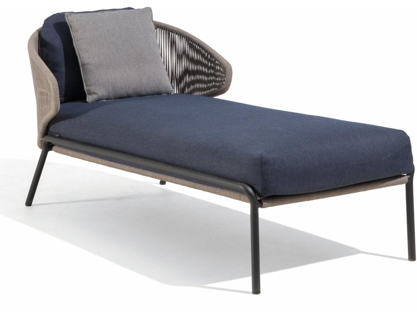 RADIUS | Garden daybed By MANUTTI design Stephane De Winter