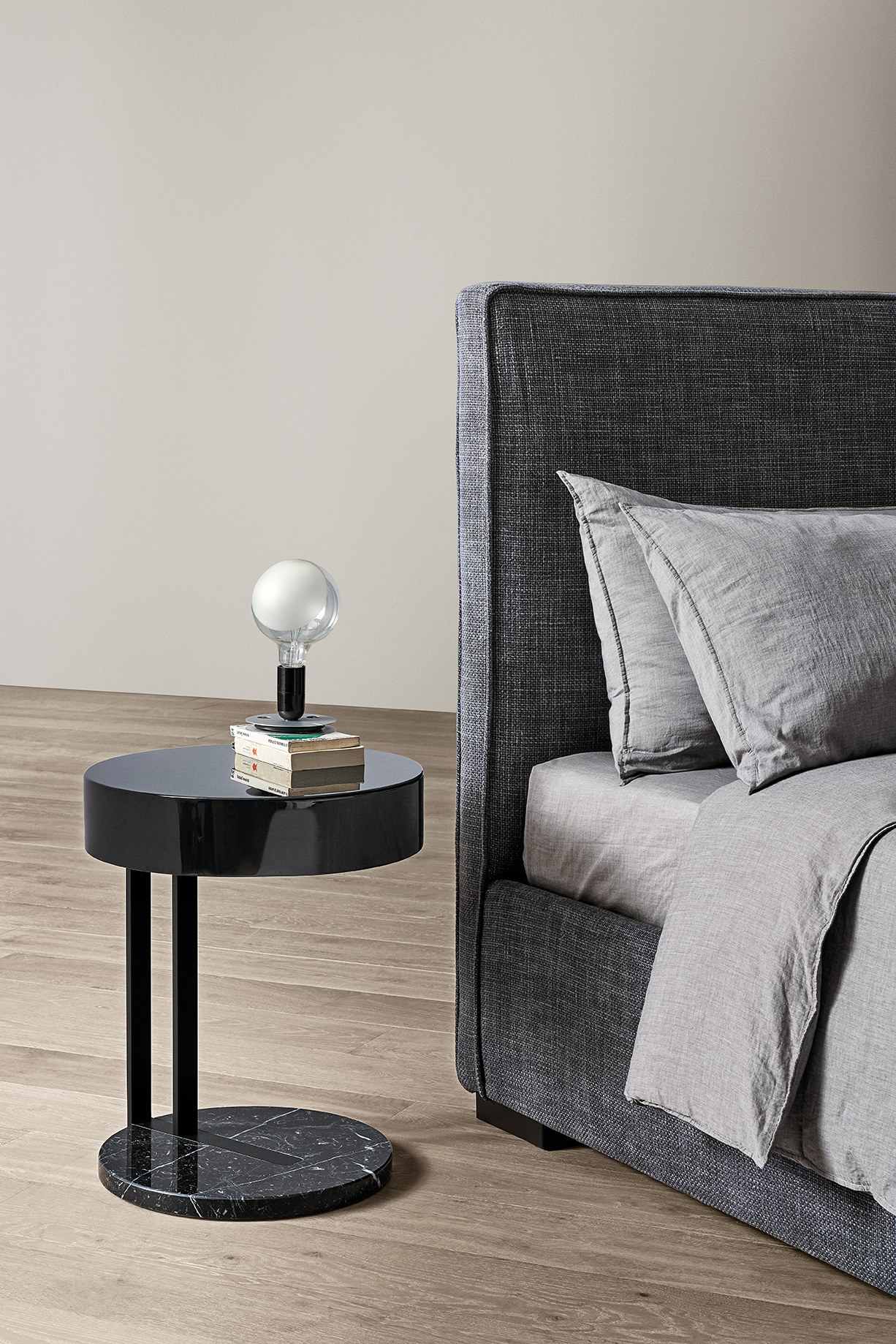 RALF | Bedside table By Meridiani design Andrea Parisio