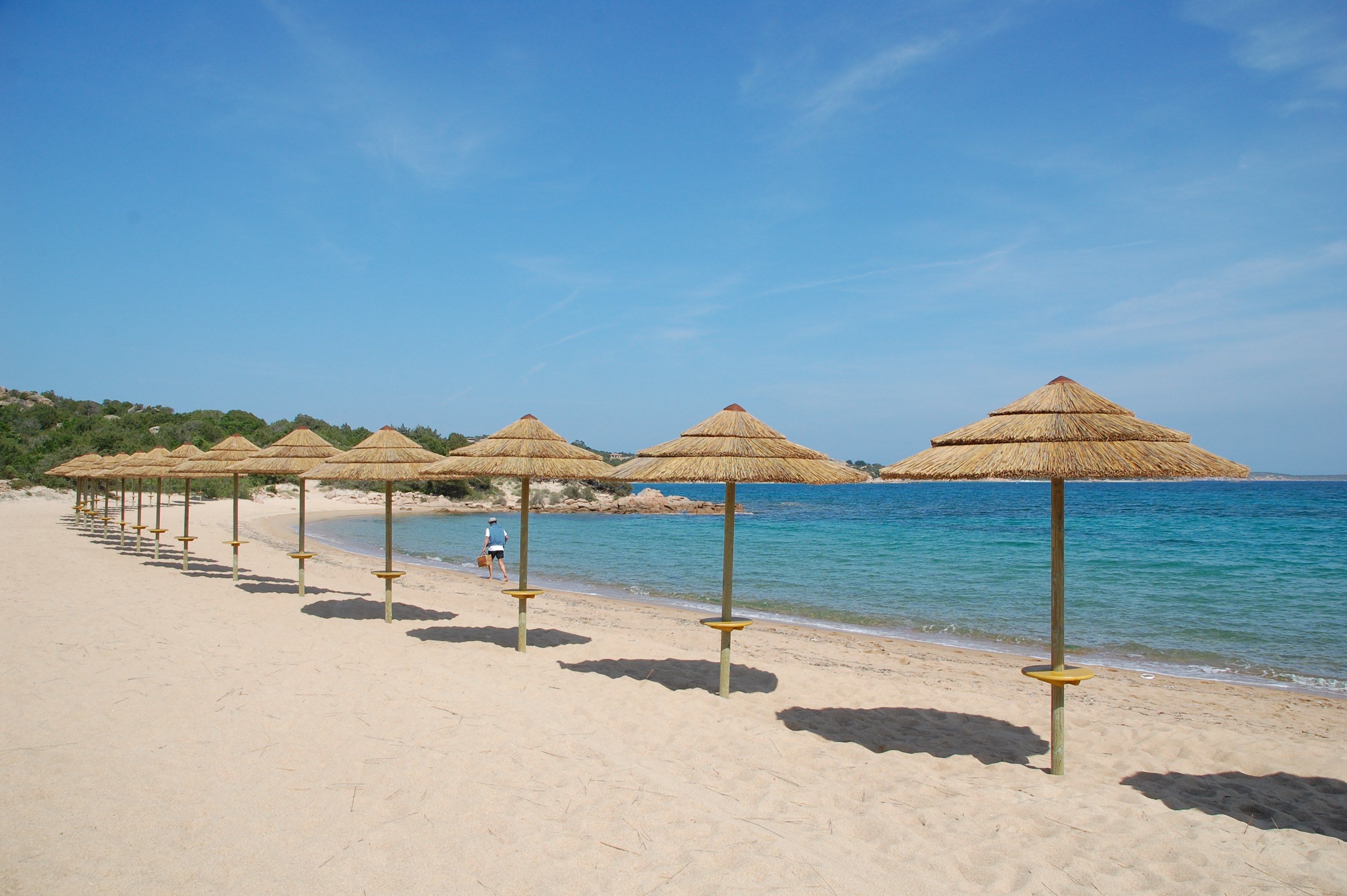 REEDY SUN UMBRELLA | Parasol Parasol ronde en canne africaine By AFRICA ...