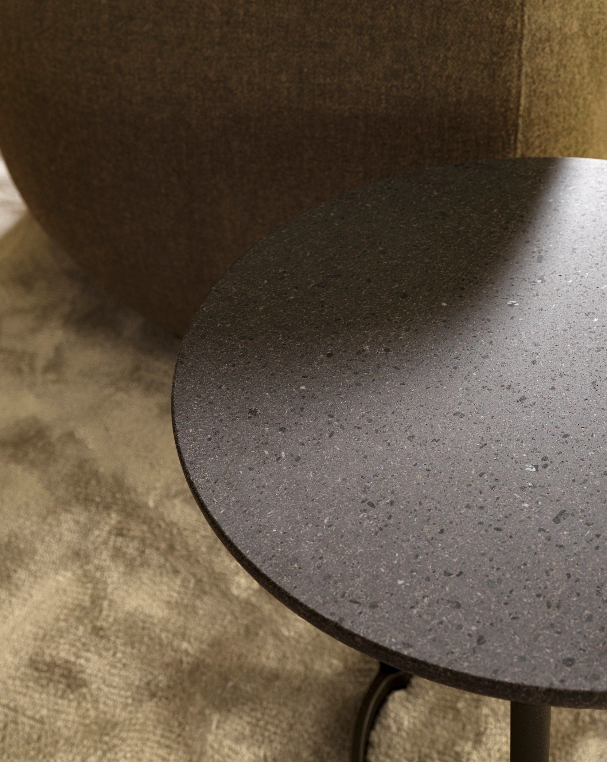 REGENT Round lava stone coffee table By Molteni & C. | design Vincent ...