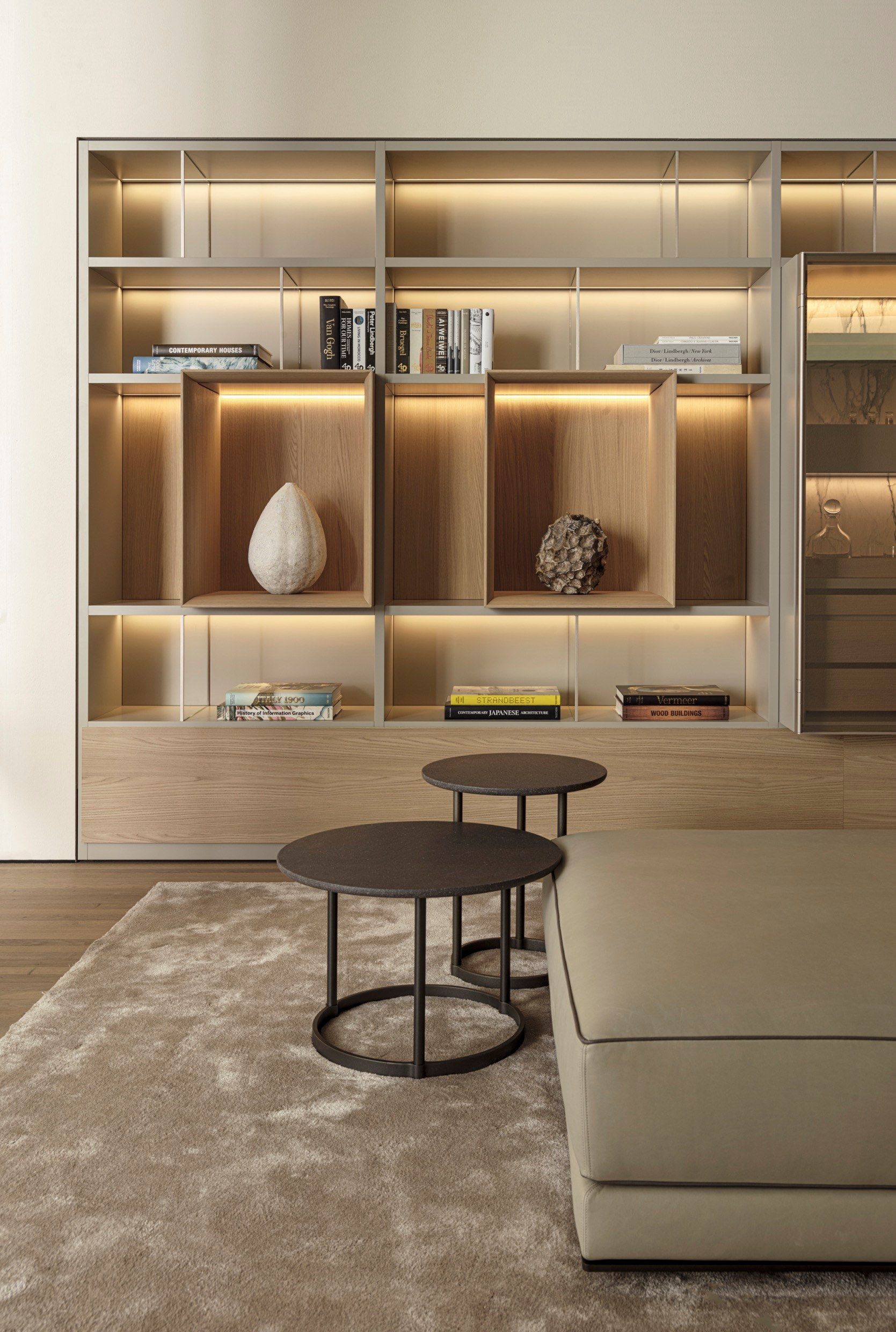 REGENT Round lava stone coffee table By Molteni & C. | design Vincent ...