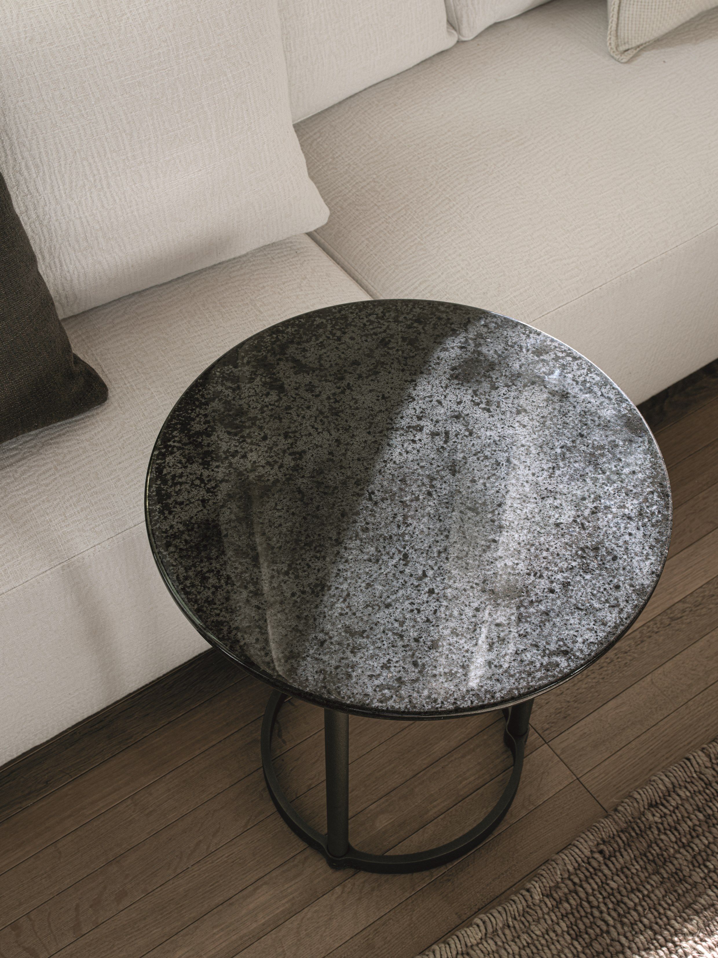 REGENT Round lava stone coffee table By Molteni & C. | design Vincent ...