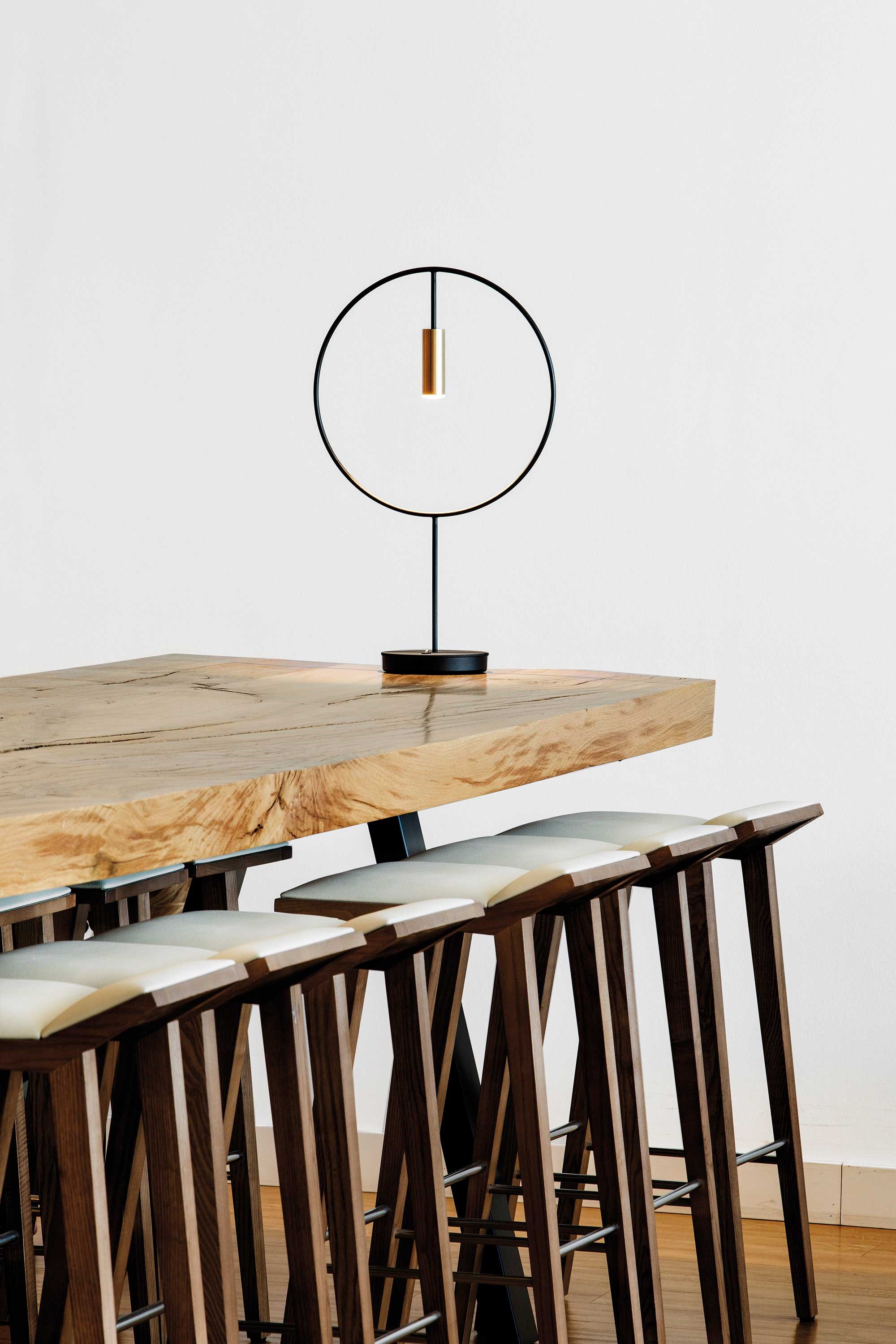 REVOLTA | Table lamp By Estiluz