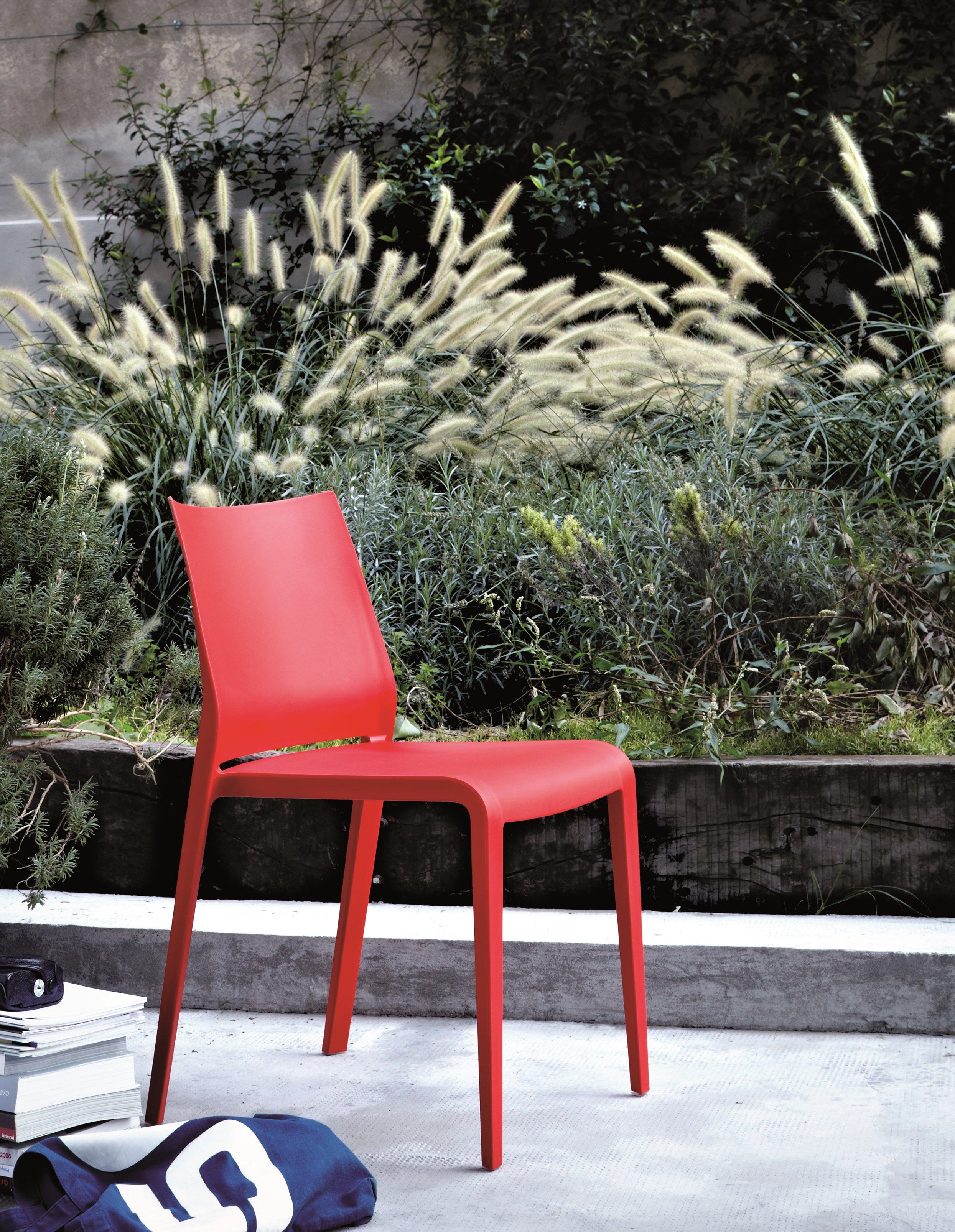 Stackable polyethylene chair RIGA By Desalto design Claudio Dondoli ...