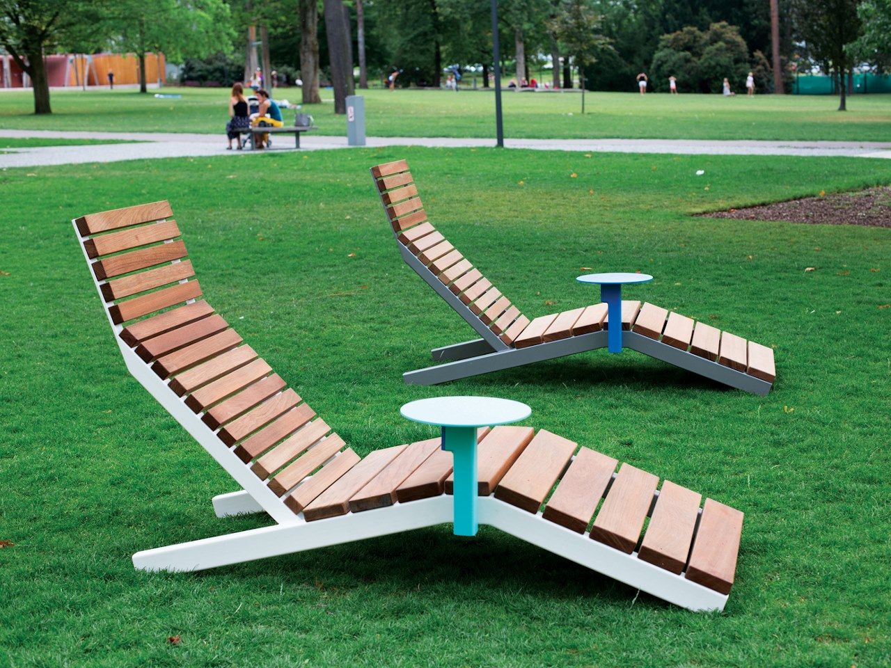 Steel and wood sun lounger RIVAGE SMART By mmcité1 design David Karásek ...