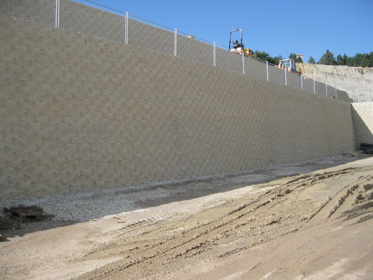 ROCKWOOD | Containment wall Concrete Containment wall By Macevi
