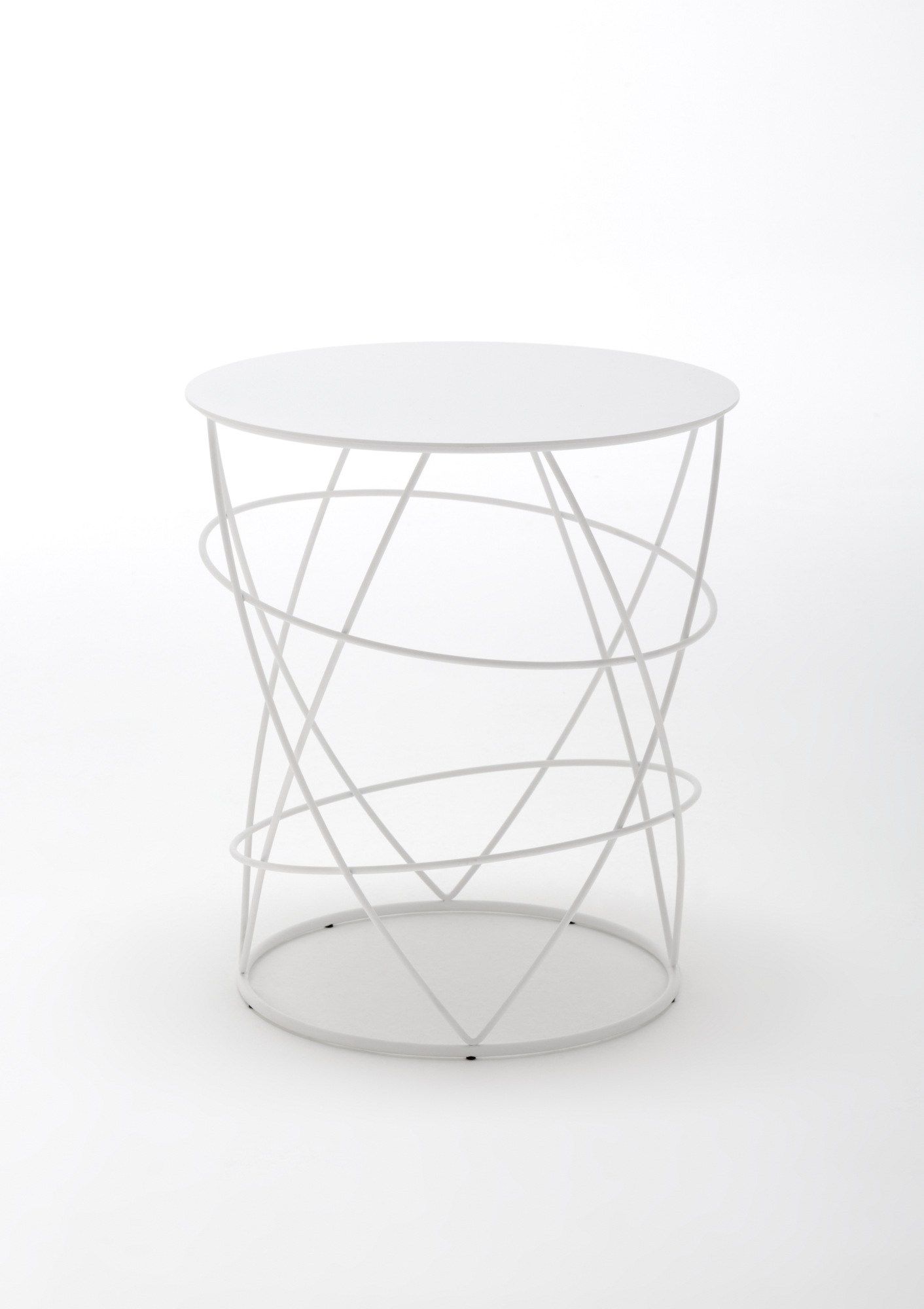 ROLF BENZ 942 Round metal coffee table By Rolf Benz | design Annette Lang