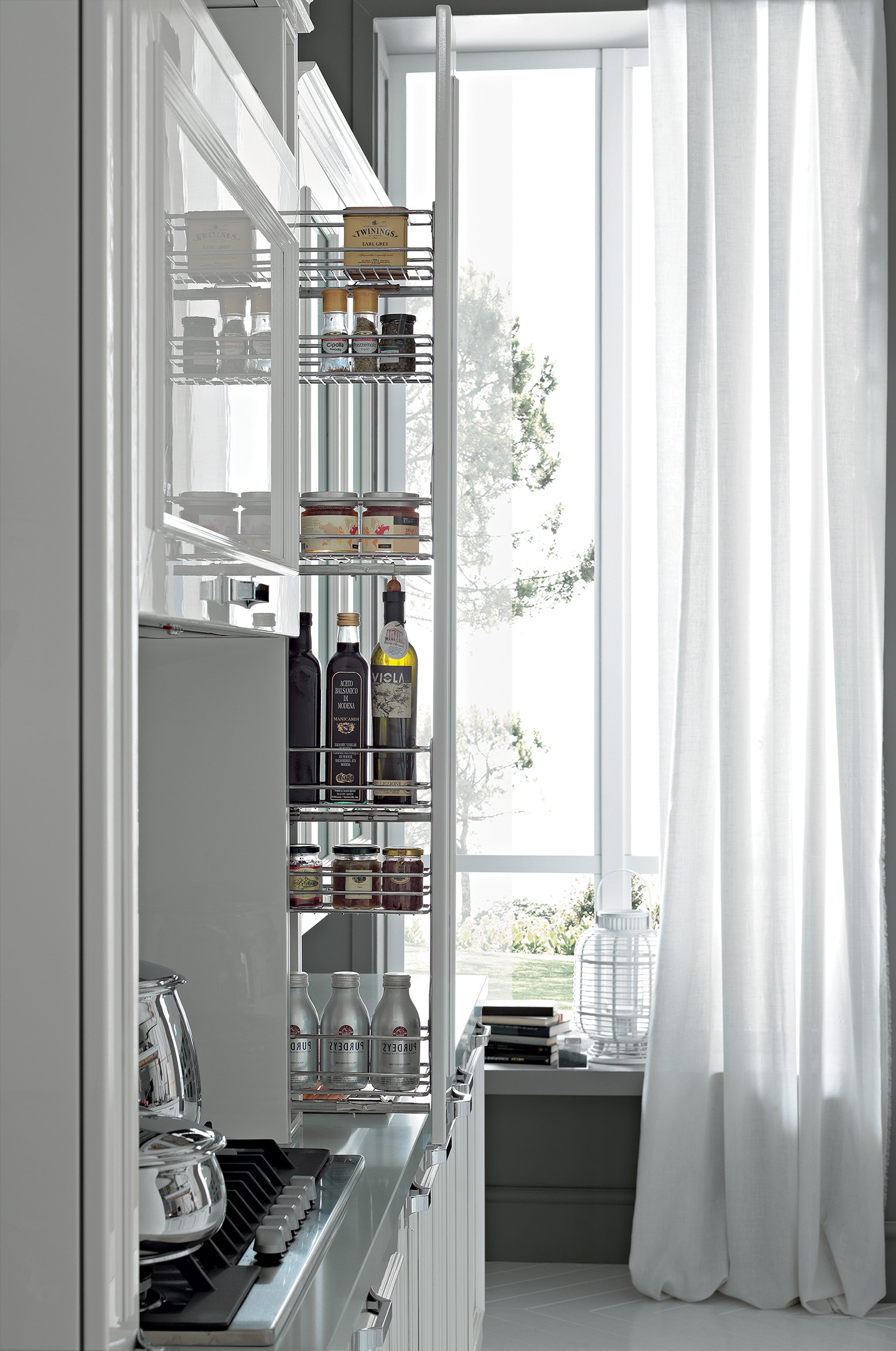 ROMANTICA | Kitchen with island By Febal Casa design Alfredo Zengiaro
