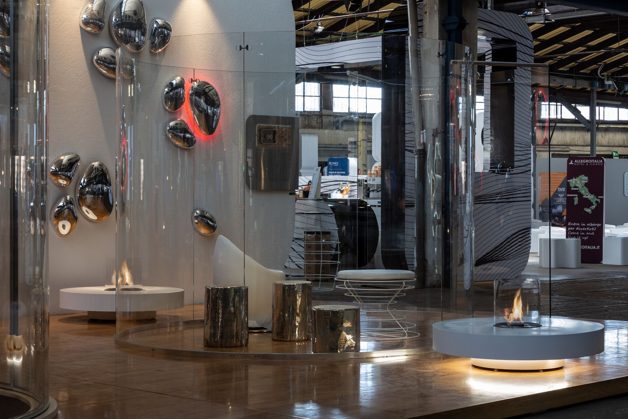 RONDO COMMERCE 壁炉 By Planika