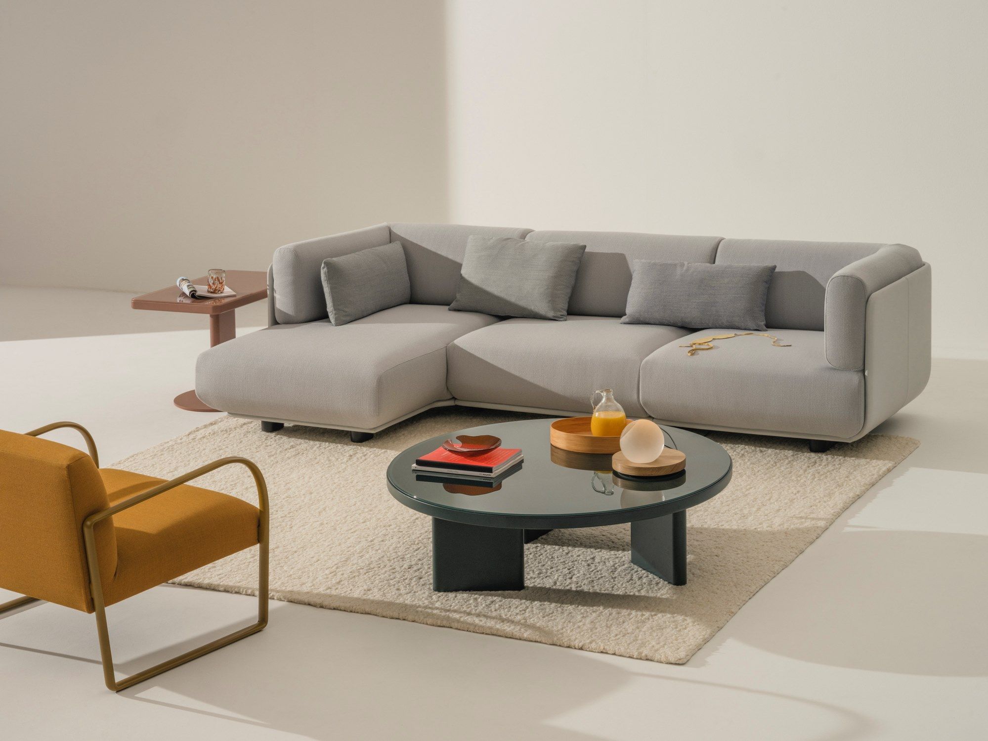 ROOPA Round coffee table By Arper | design Doshi Levien