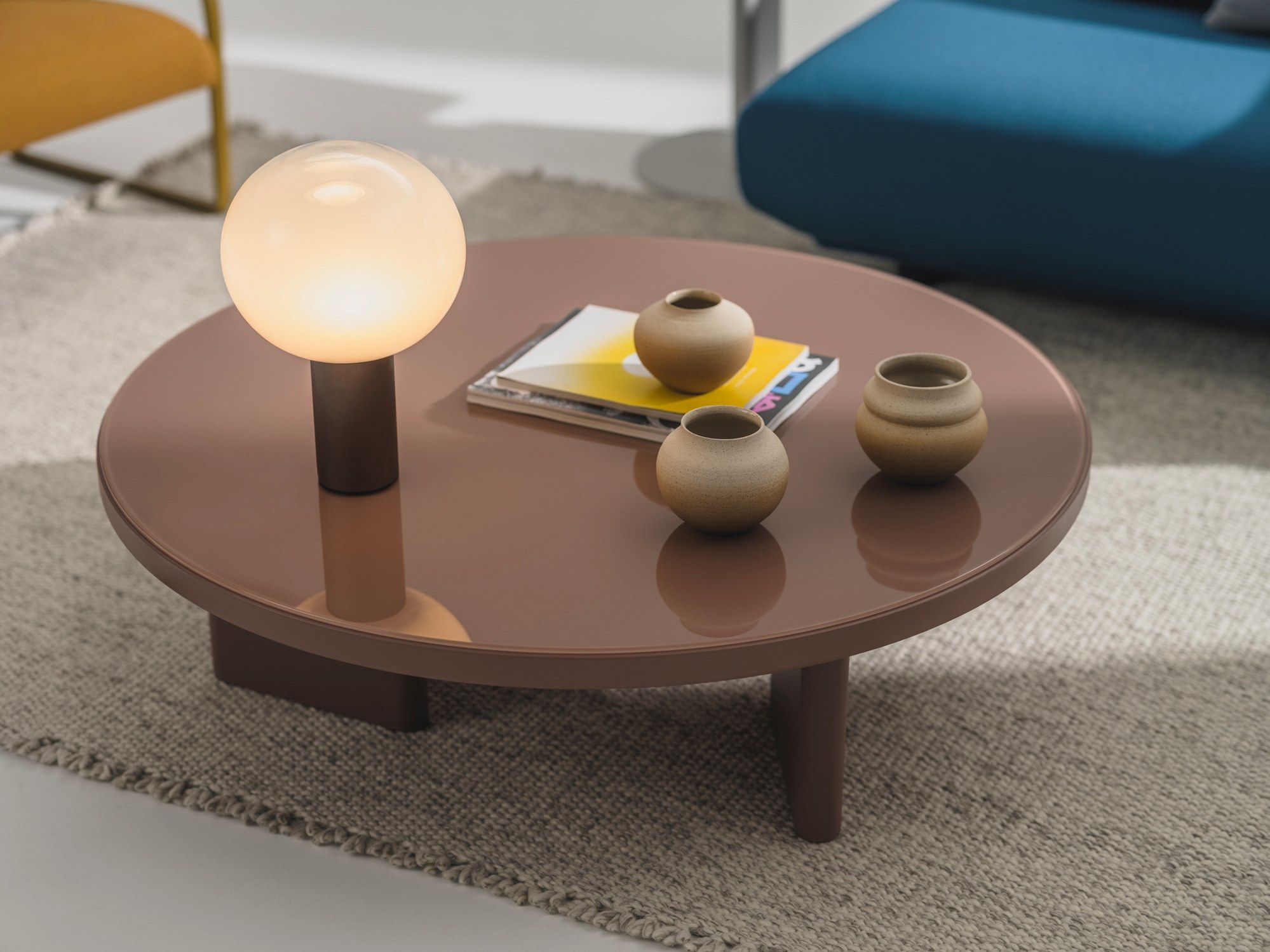 ROOPA Round coffee table By Arper | design Doshi Levien